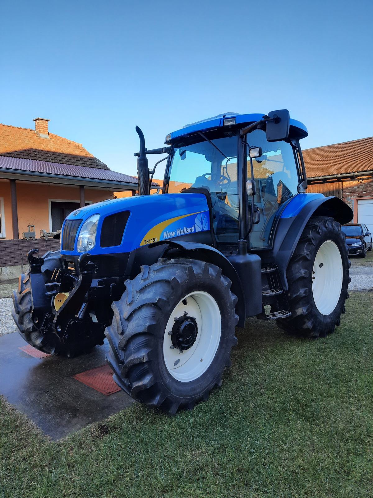 New Holland TS115A