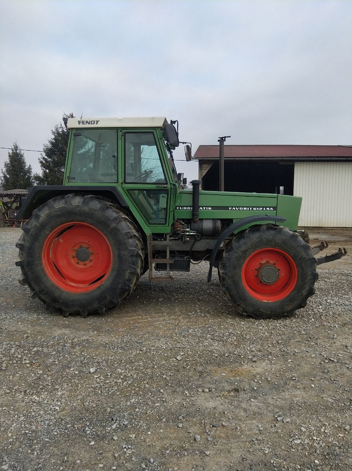 Prodajem traktor fendt 612 lsa