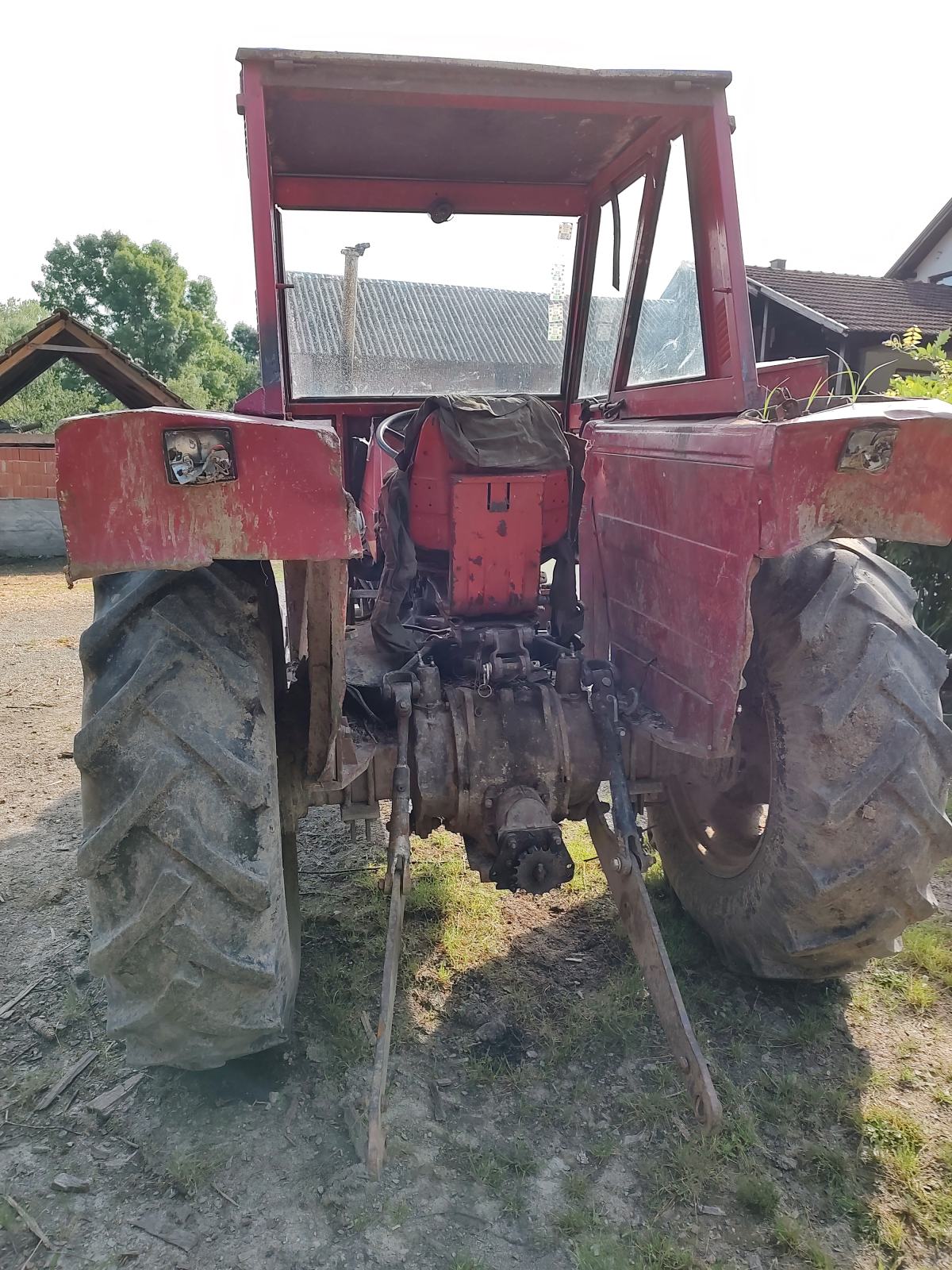 Prodajem traktor IMT 560