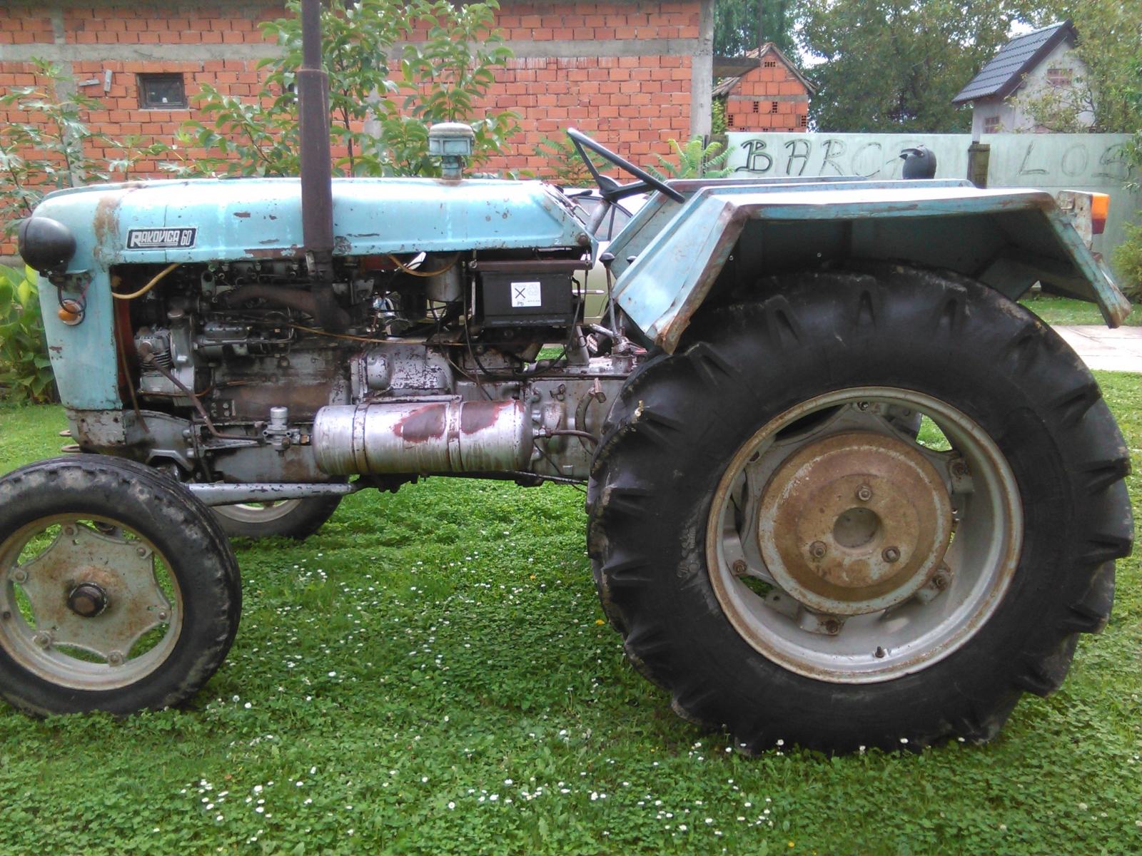 Prodajem traktor Rakovica 60 i radne strojeve