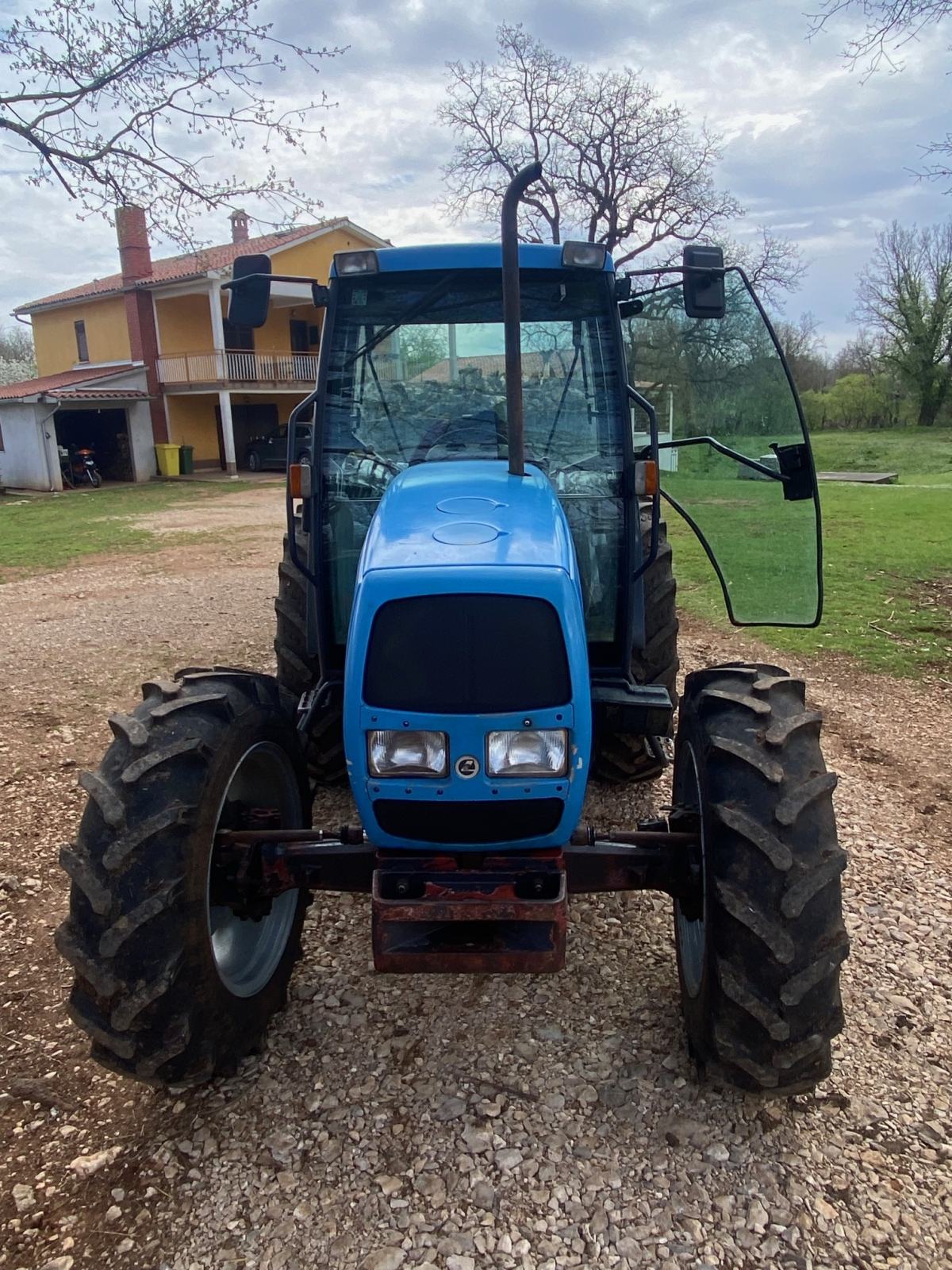 Rabljeni traktor LANDINI model GLOBUS 80 sa kabinom