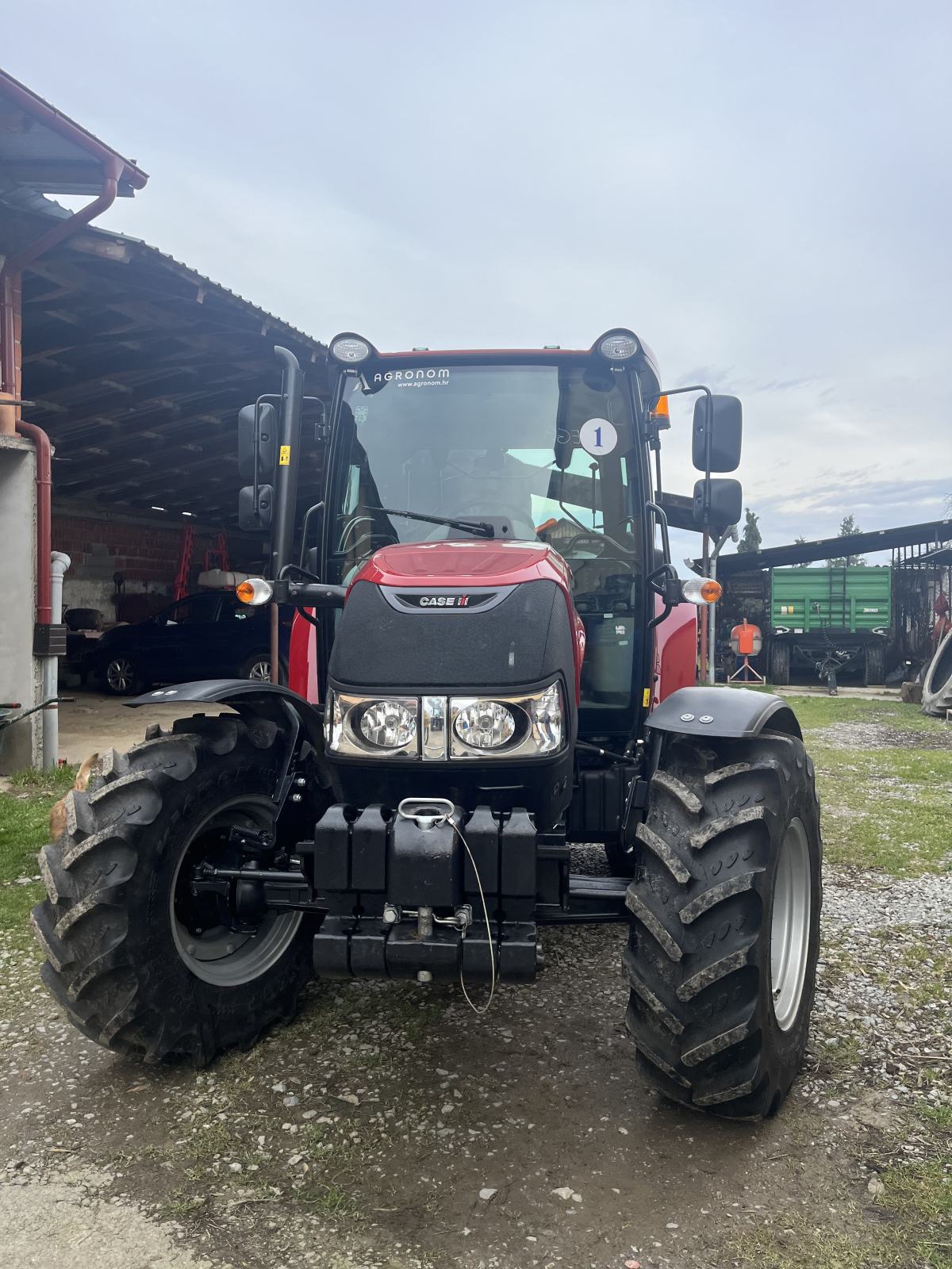 TRAKTOR CASE FARMALL 75 A SA KABINOM - NOVO