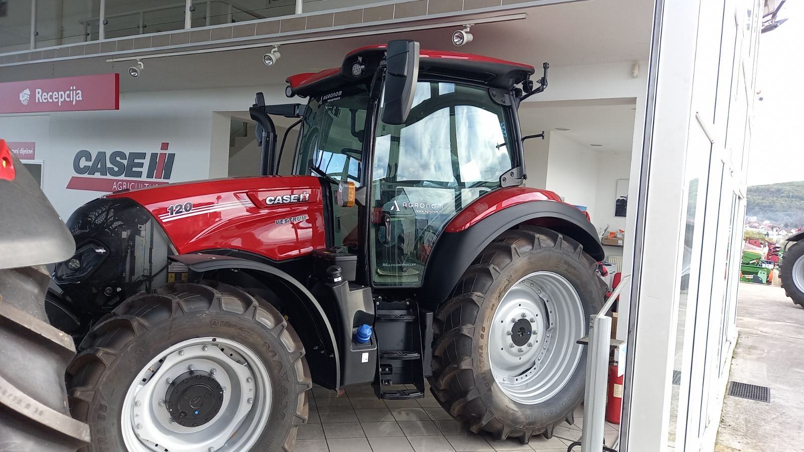 TRAKTOR CASE VESTRUM 120