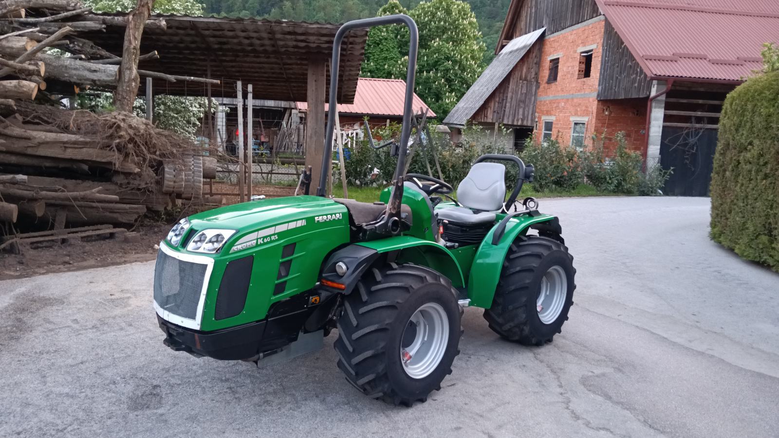 TRAKTOR Ferrari CROMO K 60 RS - 50 KONJEV - UTOVARIVAČ -REVERZIBILEN