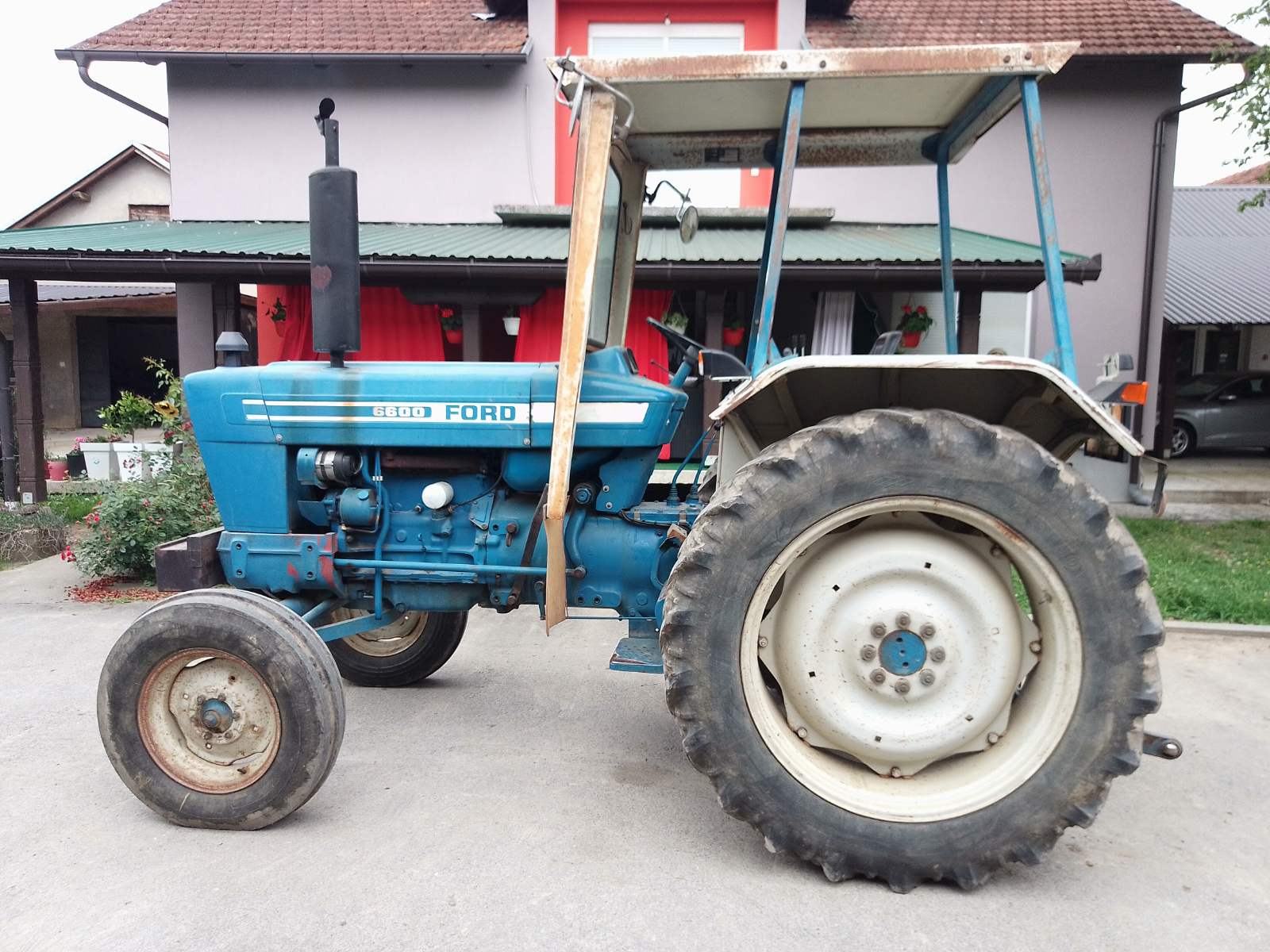 Traktor Ford 6600