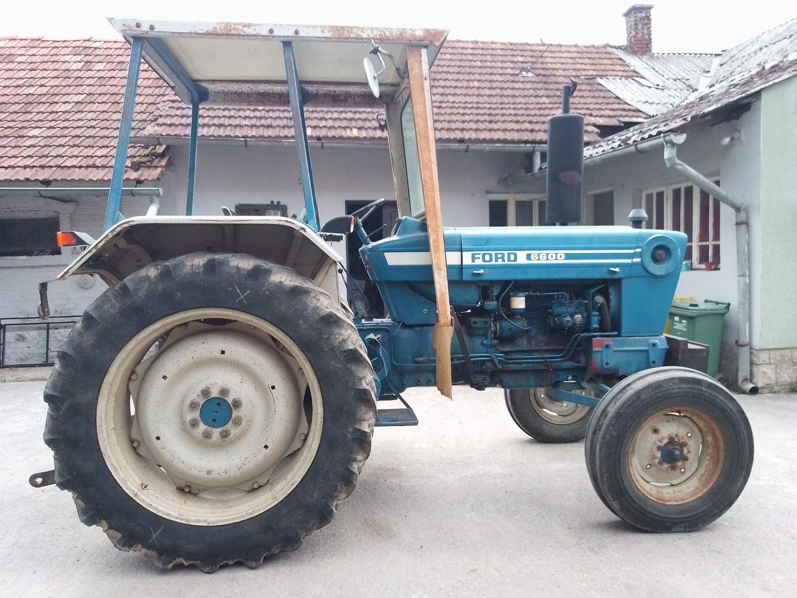 Traktor Ford 6600