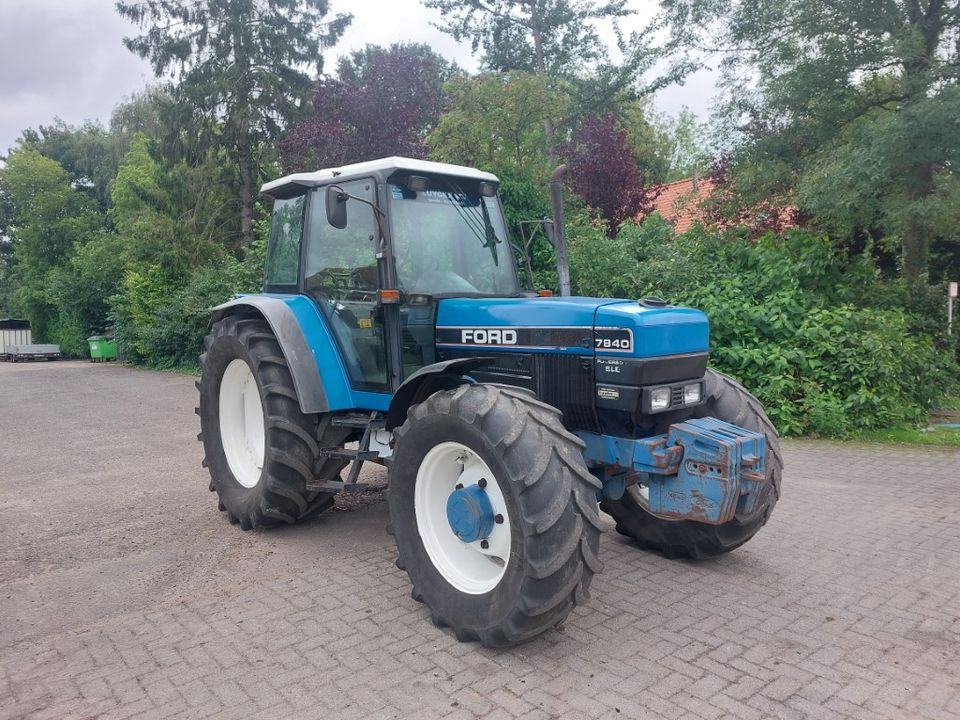 Traktor Ford-New Holland 7840 SLE