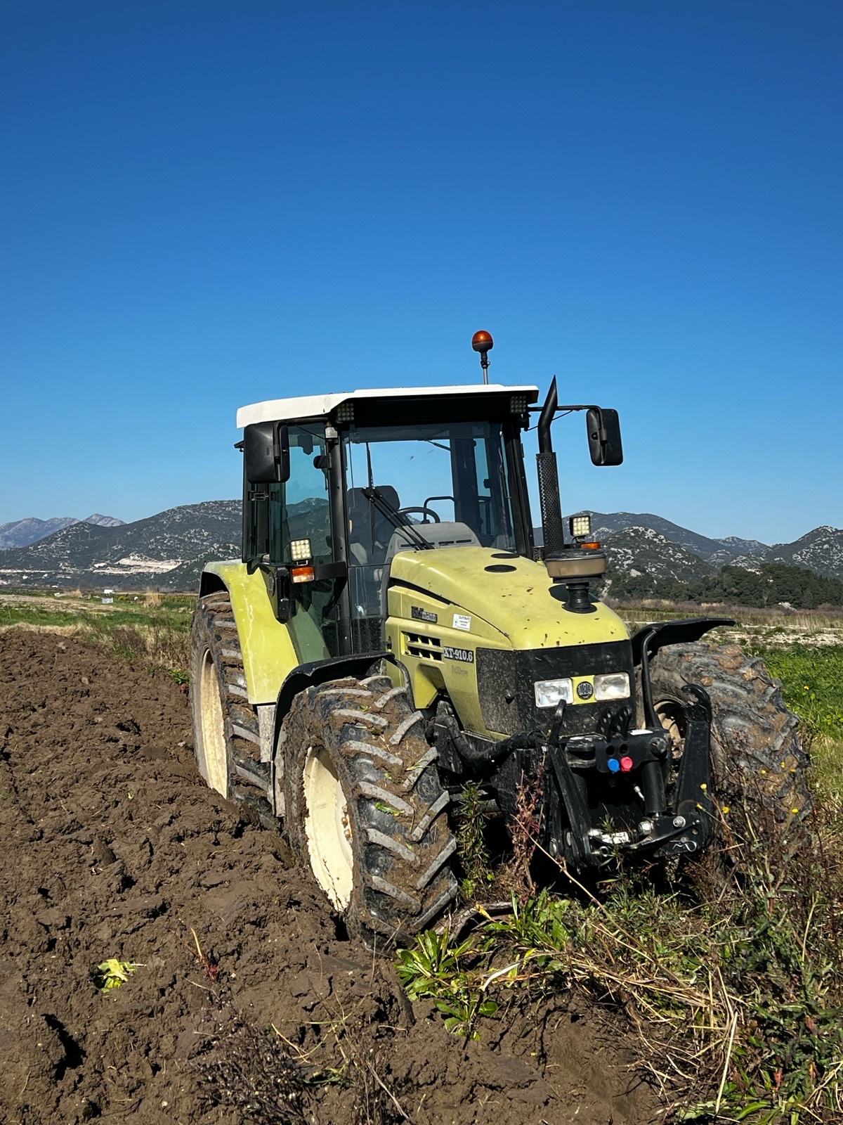 Traktor hurlimann xt910.6