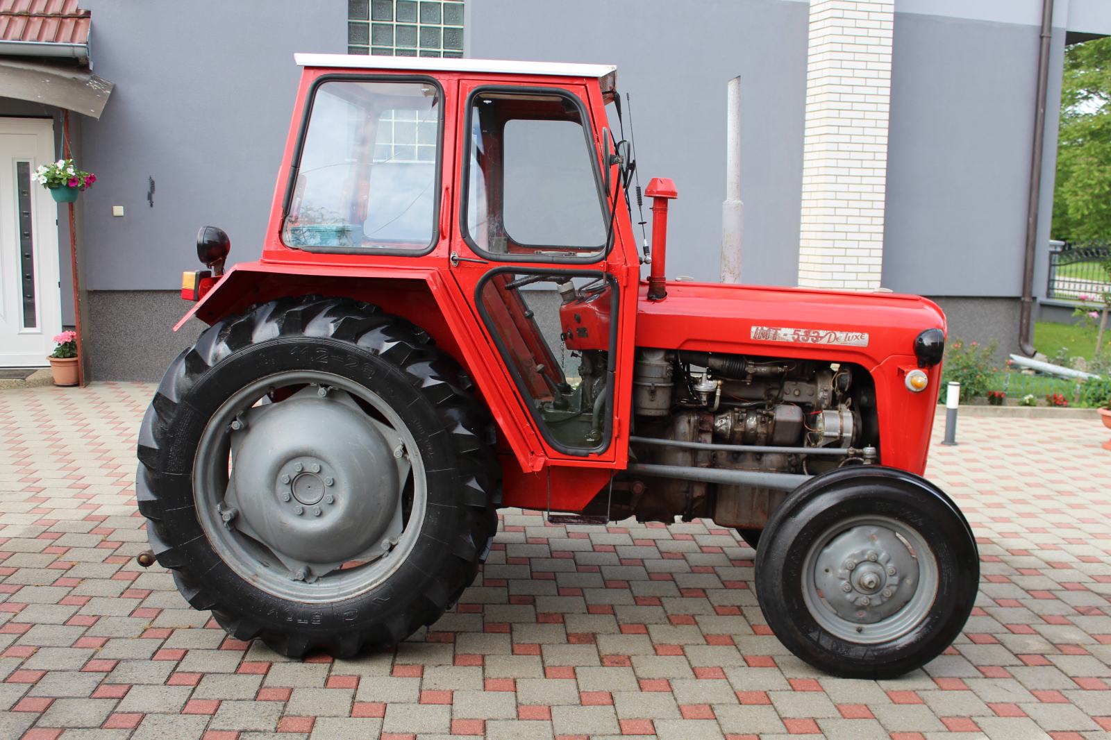 Traktor IMT 533 DeLuxe