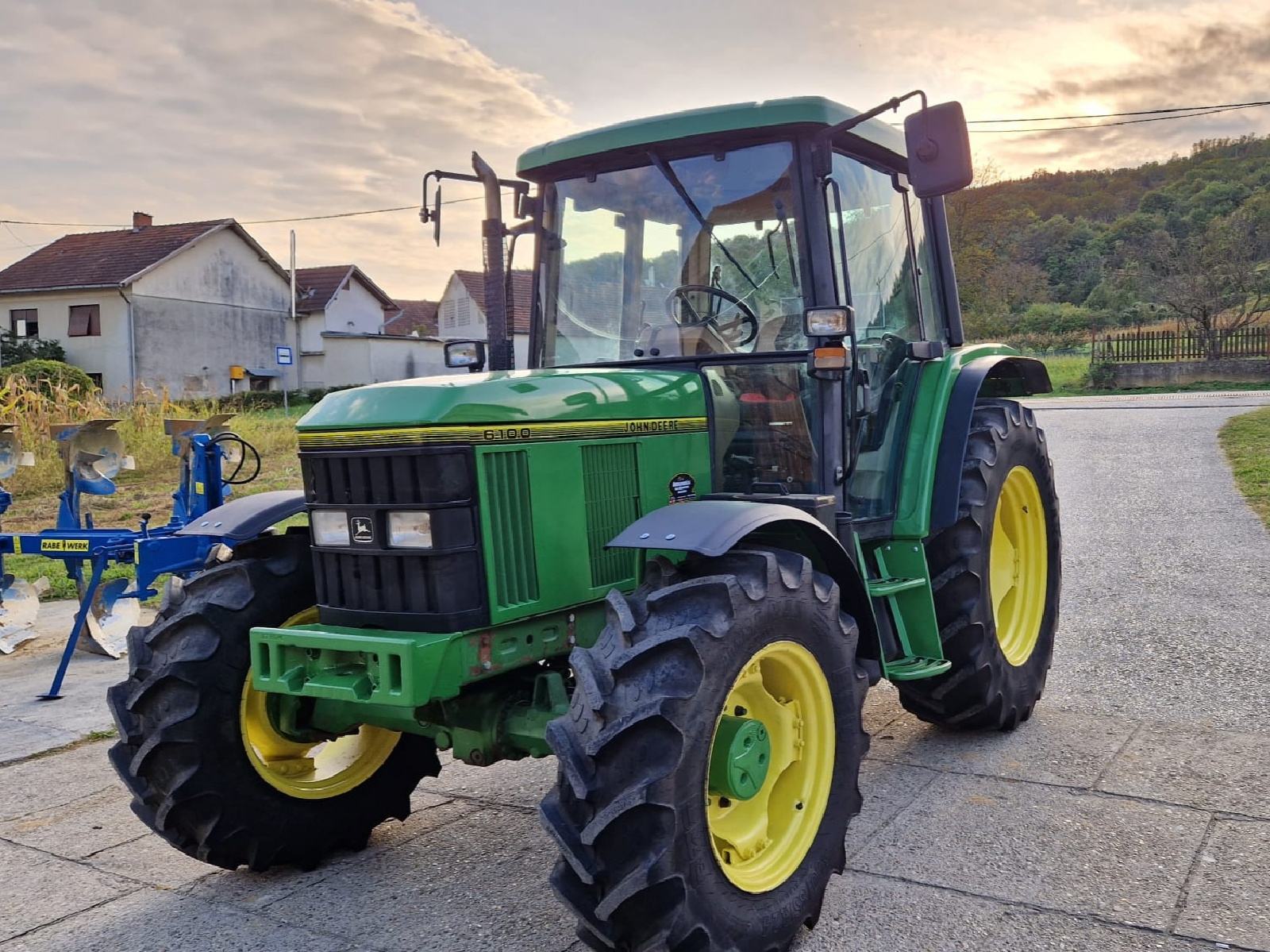 Traktor John Deere 6100
