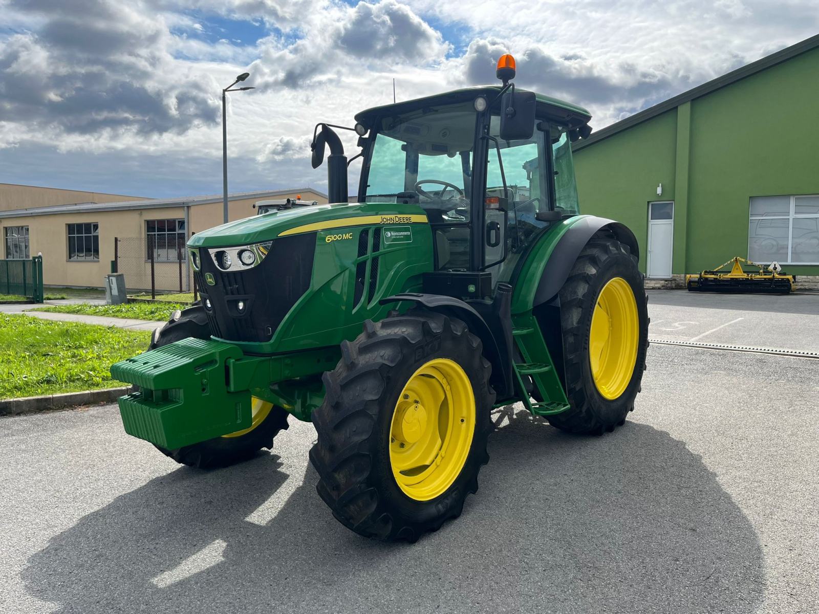 Traktor John Deere 6100MC