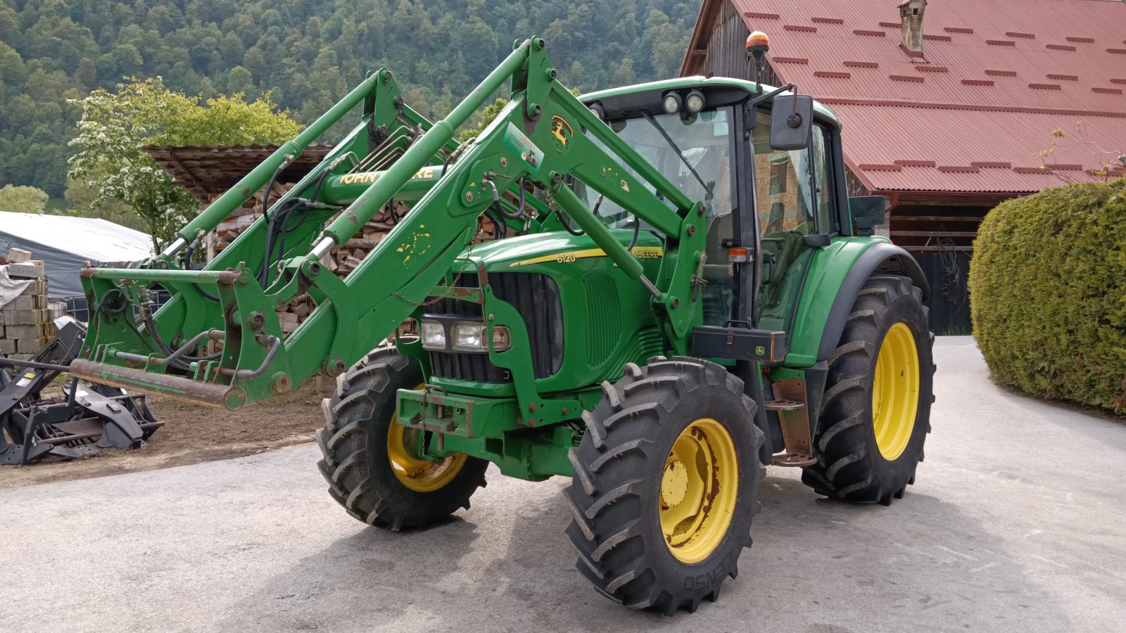 TRAKTOR John Deere 6120 - UTOVARIVAČ JD 631 - 85 KONJA - KLIMA-ODLIČEN