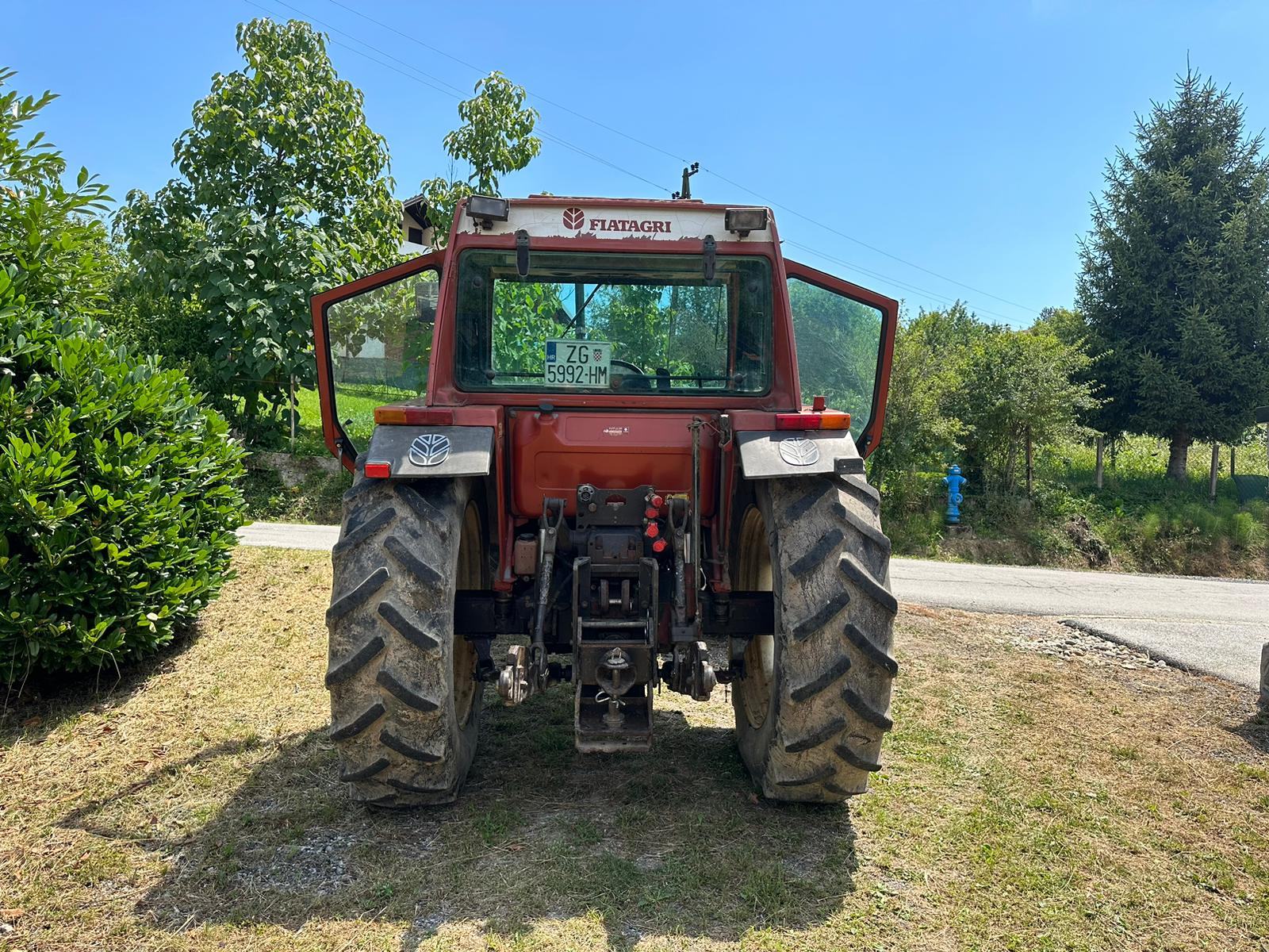 TRAKTOR S KABINOM FIAT 90-90