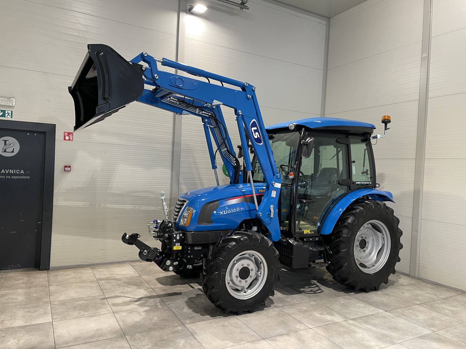 Traktor LS XU 6168 PST +utovarivač+prednja hidr.