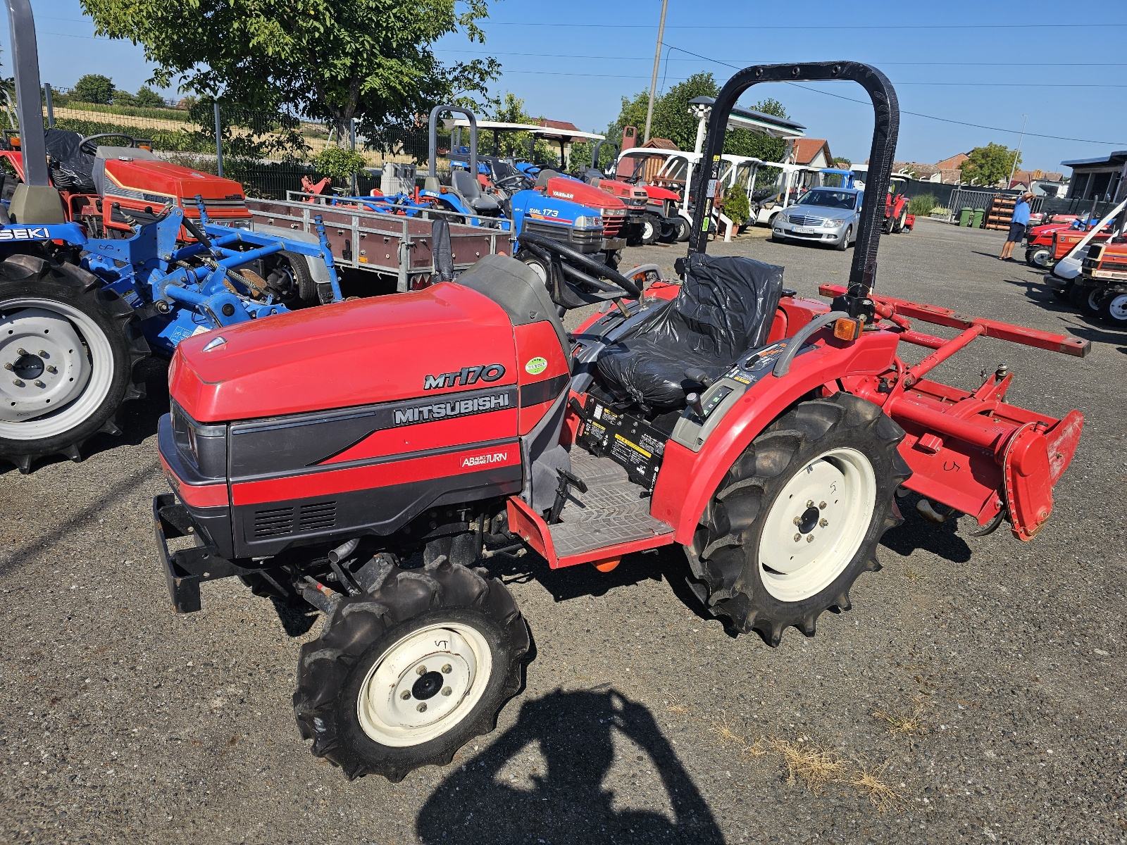 TRAKTOR MITSUBISHI MT 170