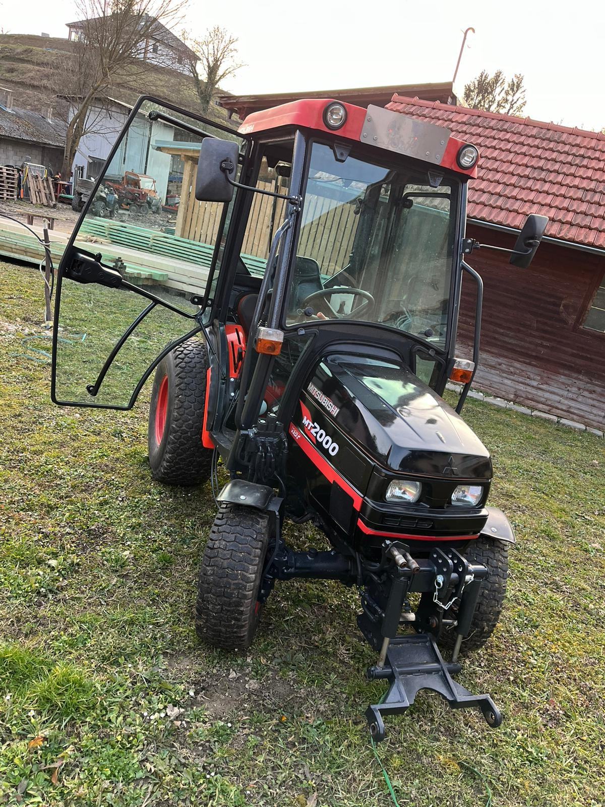 Traktor Mitsubishi MT 2000