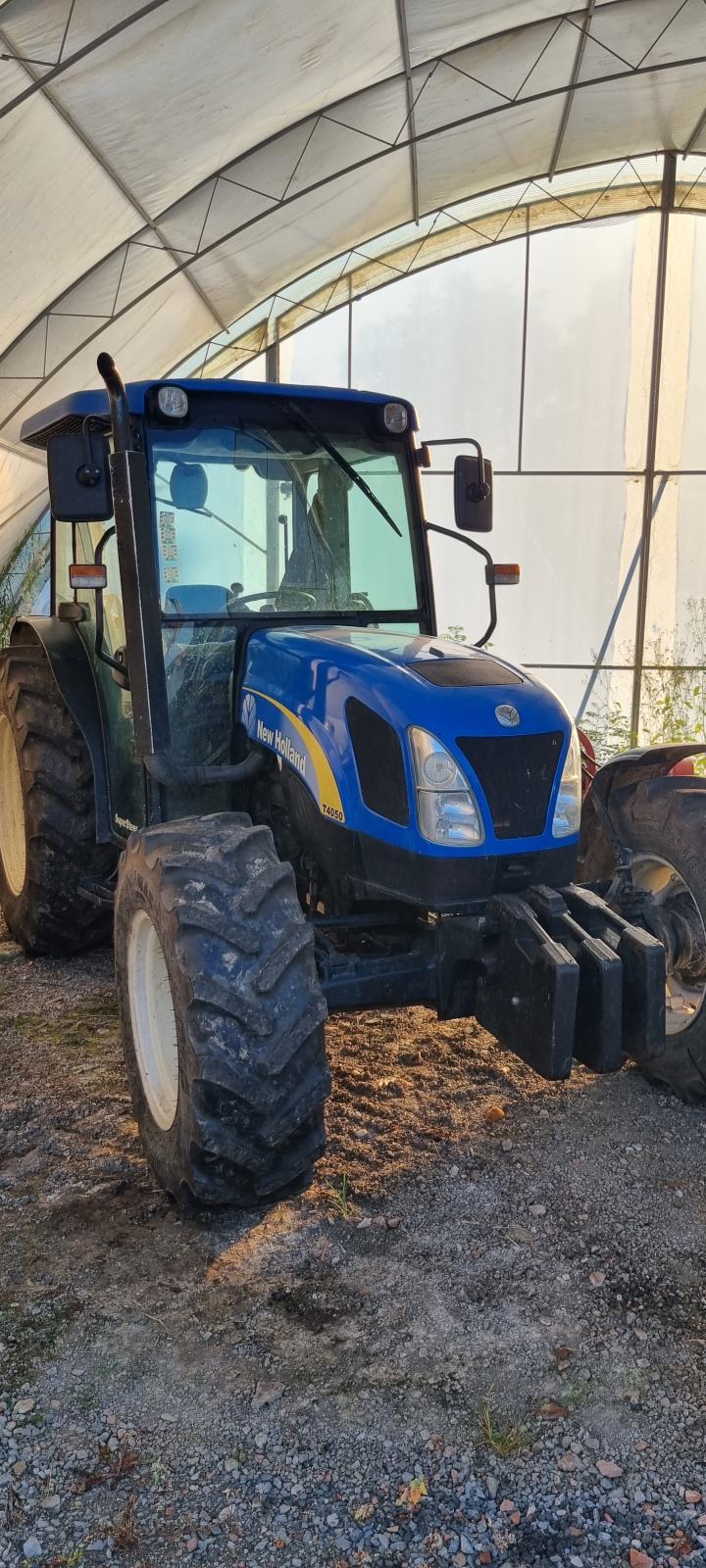 Traktor New Holland T4050 SuperSteer