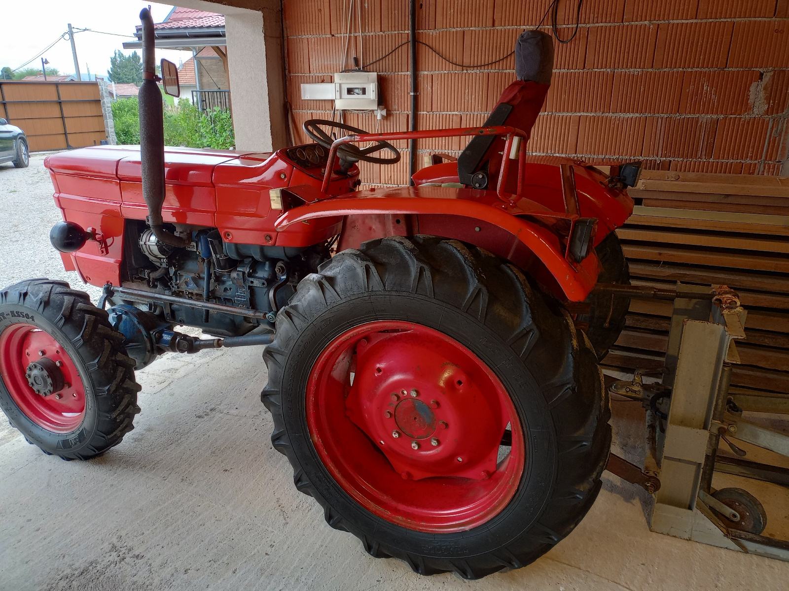 Traktor Universal U 445 DT