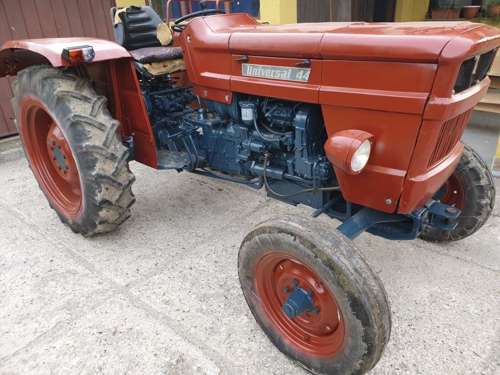 Traktor universal u 445