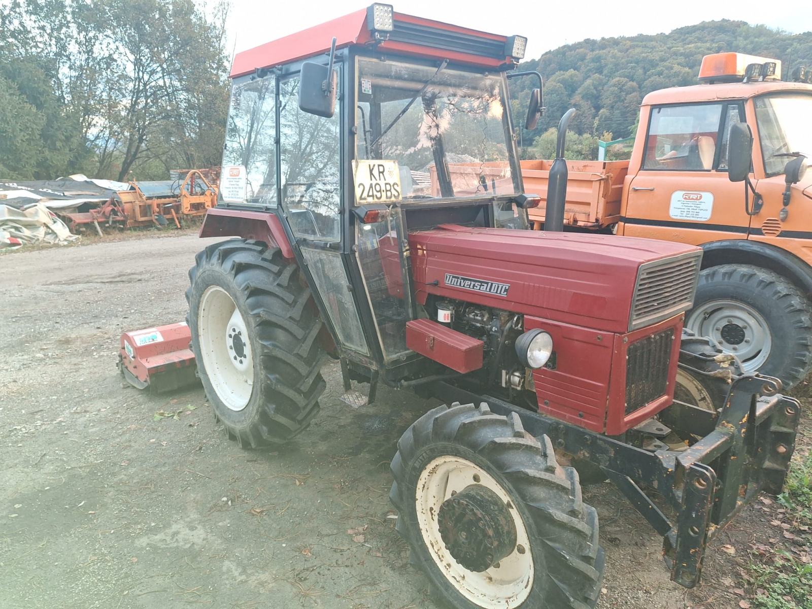 Traktor Universal 530 DTC