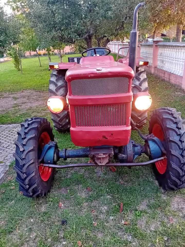 Traktor Univerzal 445 dt, 1981. god.