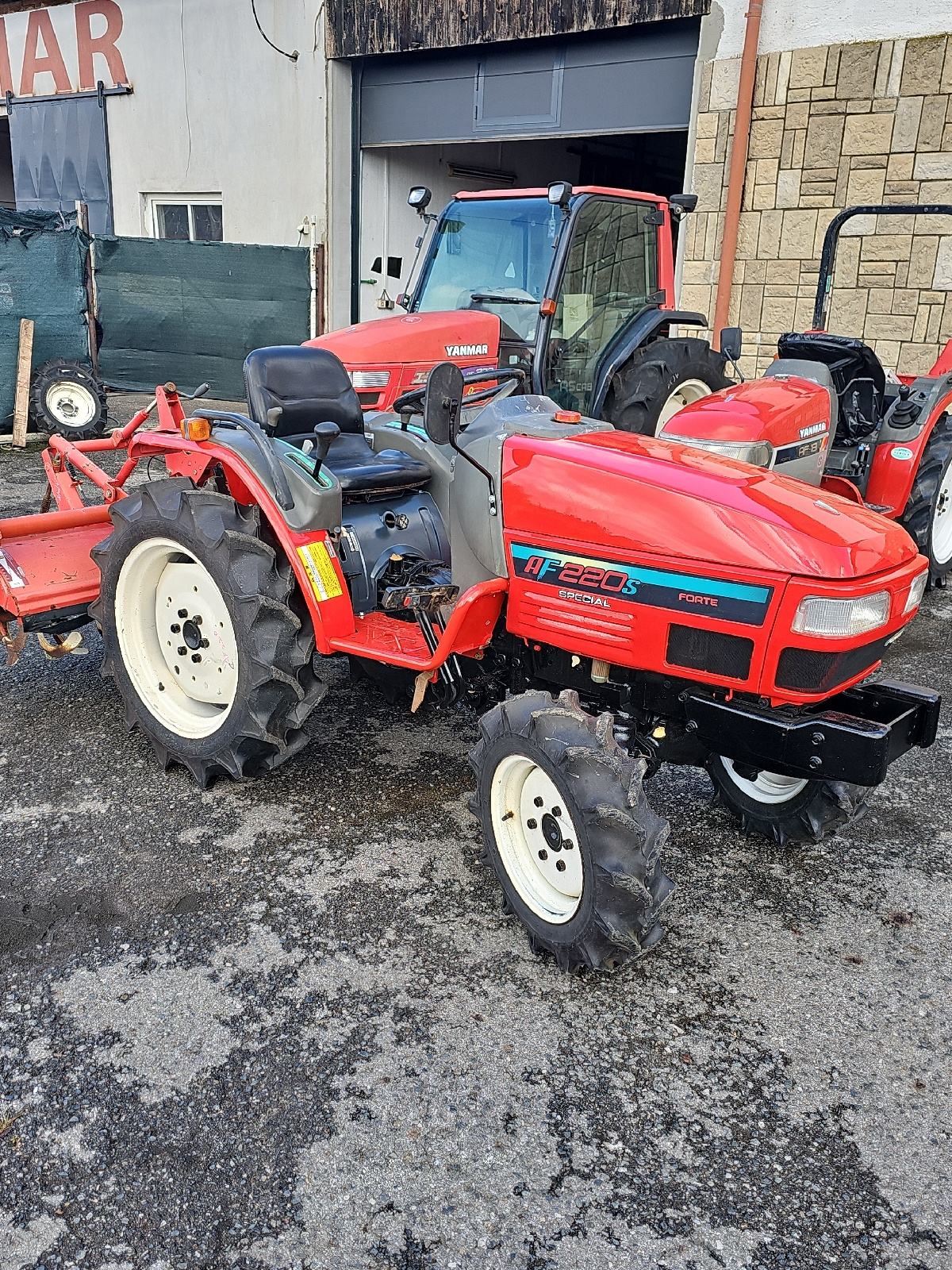 TRAKTOR YANMAR AF 220