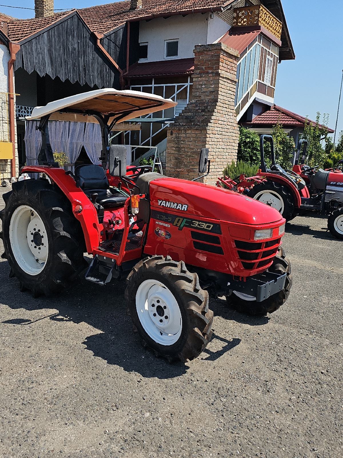 TRAKTOR YANMAR AF 330