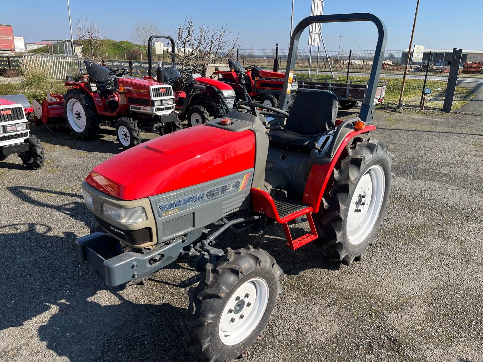 TRAKTOR YANMAR F-250