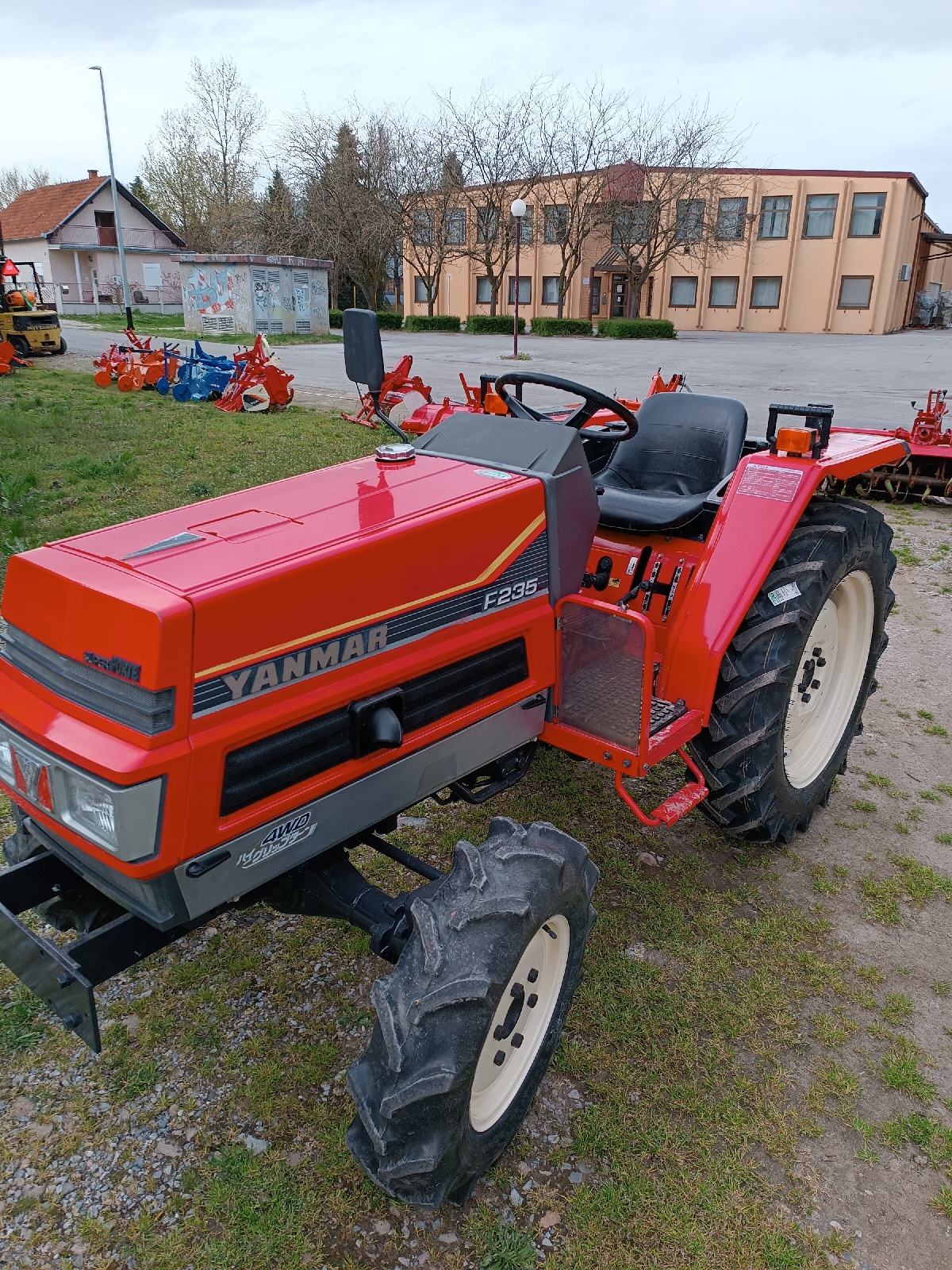 traktor Yanmar F235 4x4