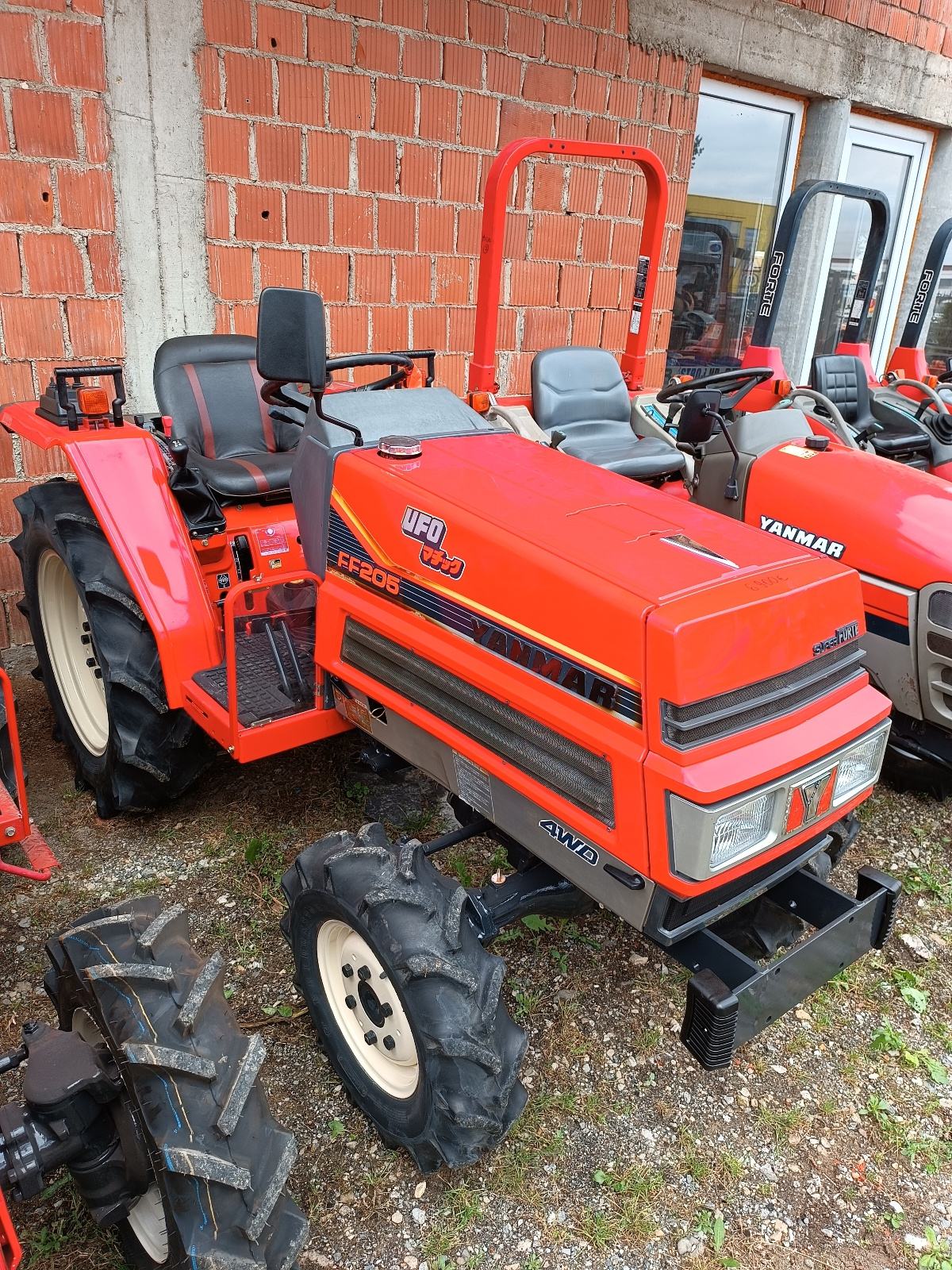 traktori Yanmar FF205 i F215 Super Forte 4x4