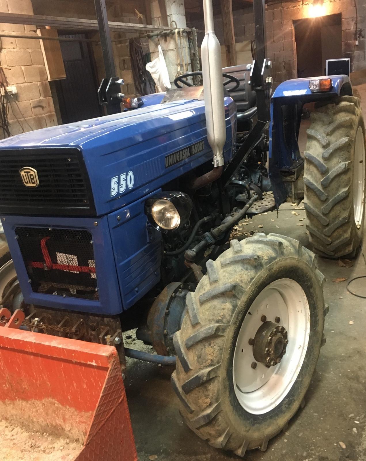 UNIVERSAL 550 MDT 4x4 ODLIČAN