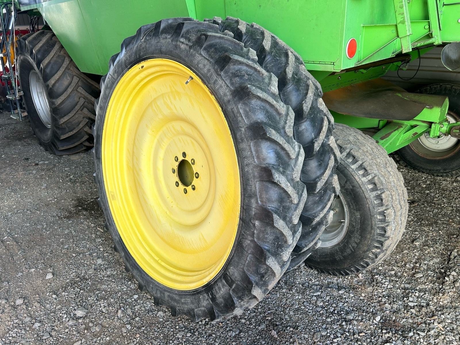 Uski kotaci za John Deere traktore 230/95R44