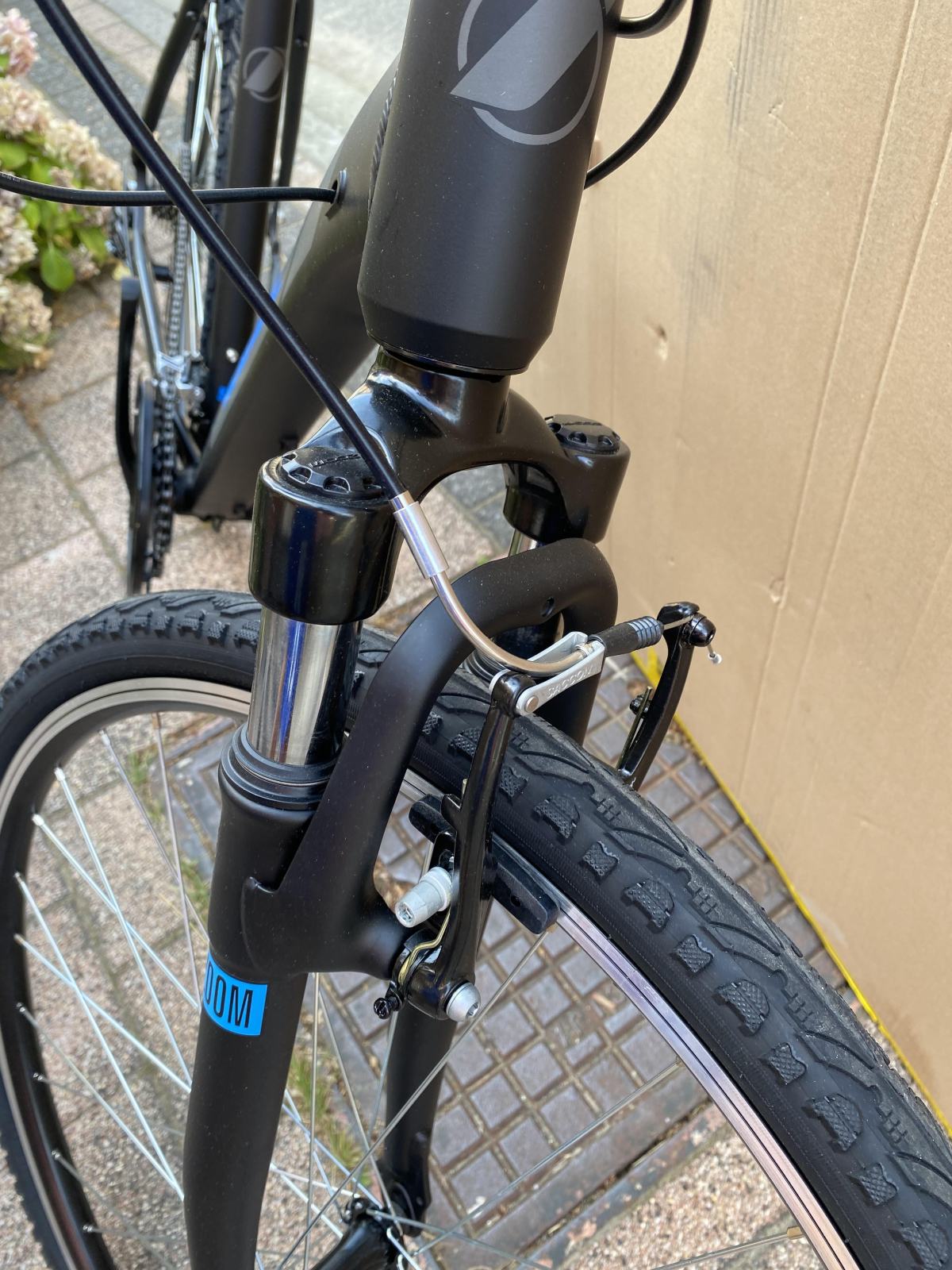 Trekking bicikl (IDEAL MOOVIC 28 BLACK/BLUE)