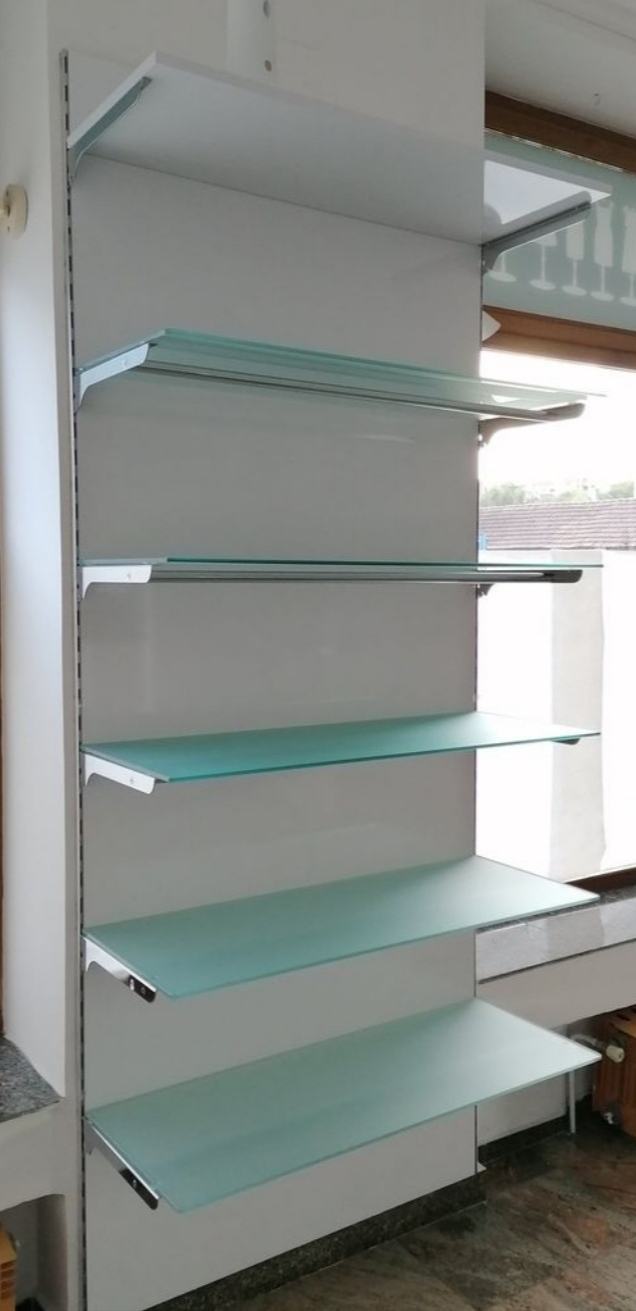 Prodajem staklenu policu