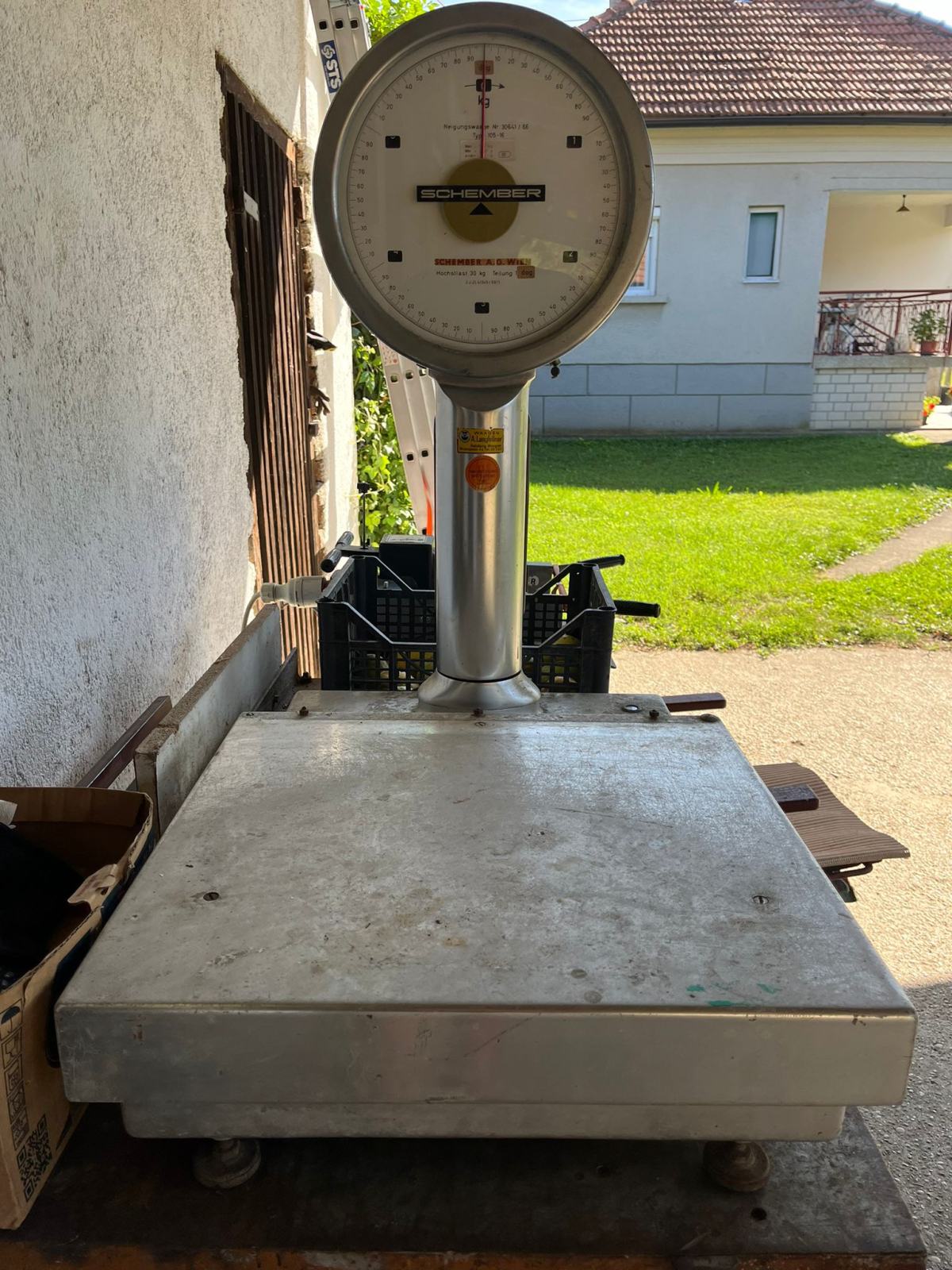 Vaga s kružnom skalom Schember