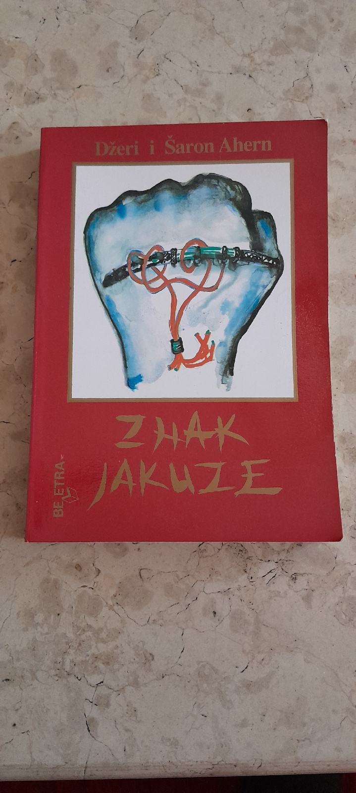 DŽERI I ŠARON AHERN : ZNAK JAKUZE