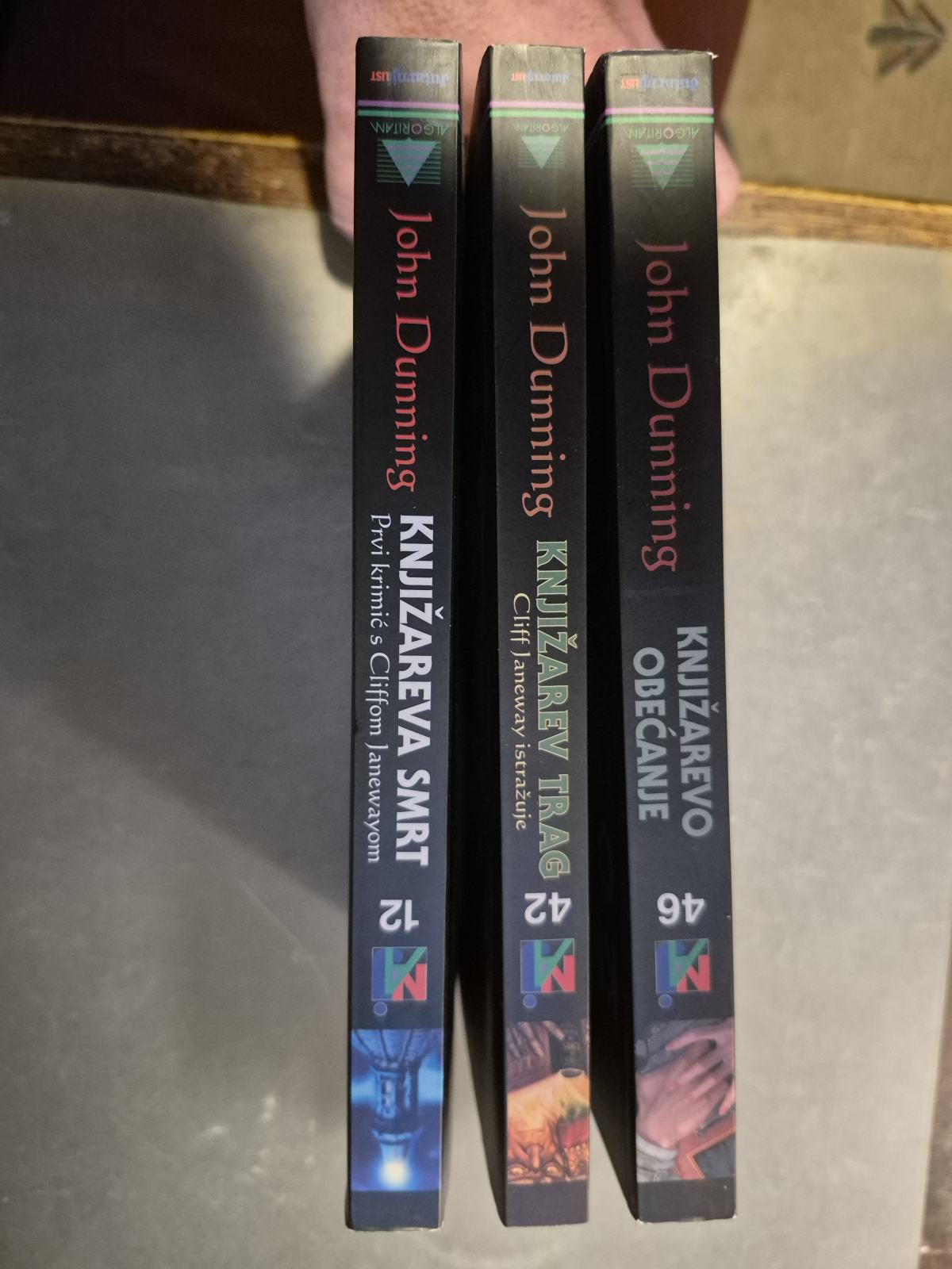 John Dunning - Knjižareva smrt, Knjižarev trag i Knjižarevo obećanje