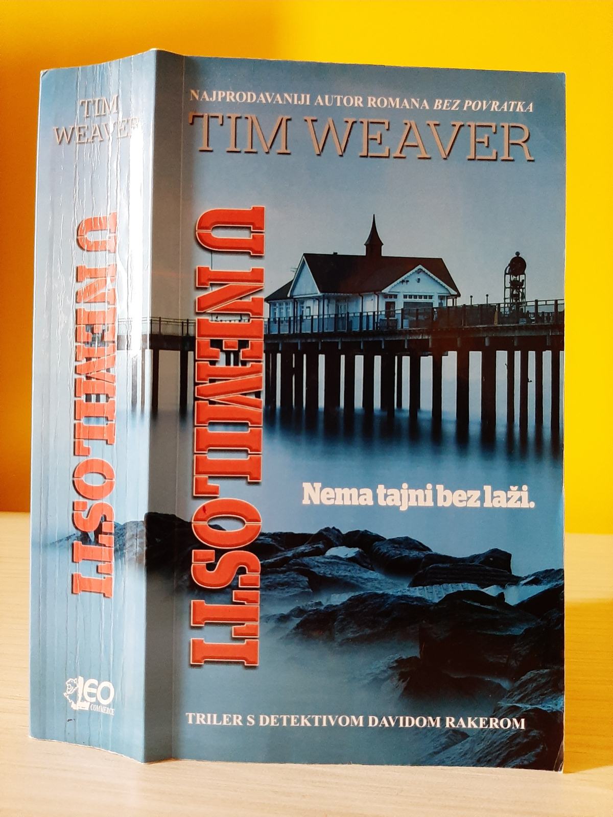 U NEMILOSTI - Tim Weaver
