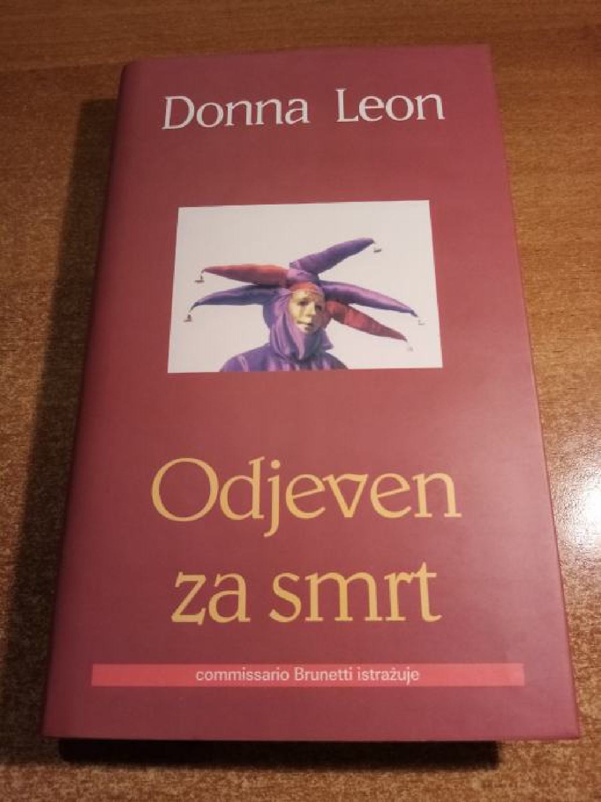 Odjeven za smrt,Dona Leon