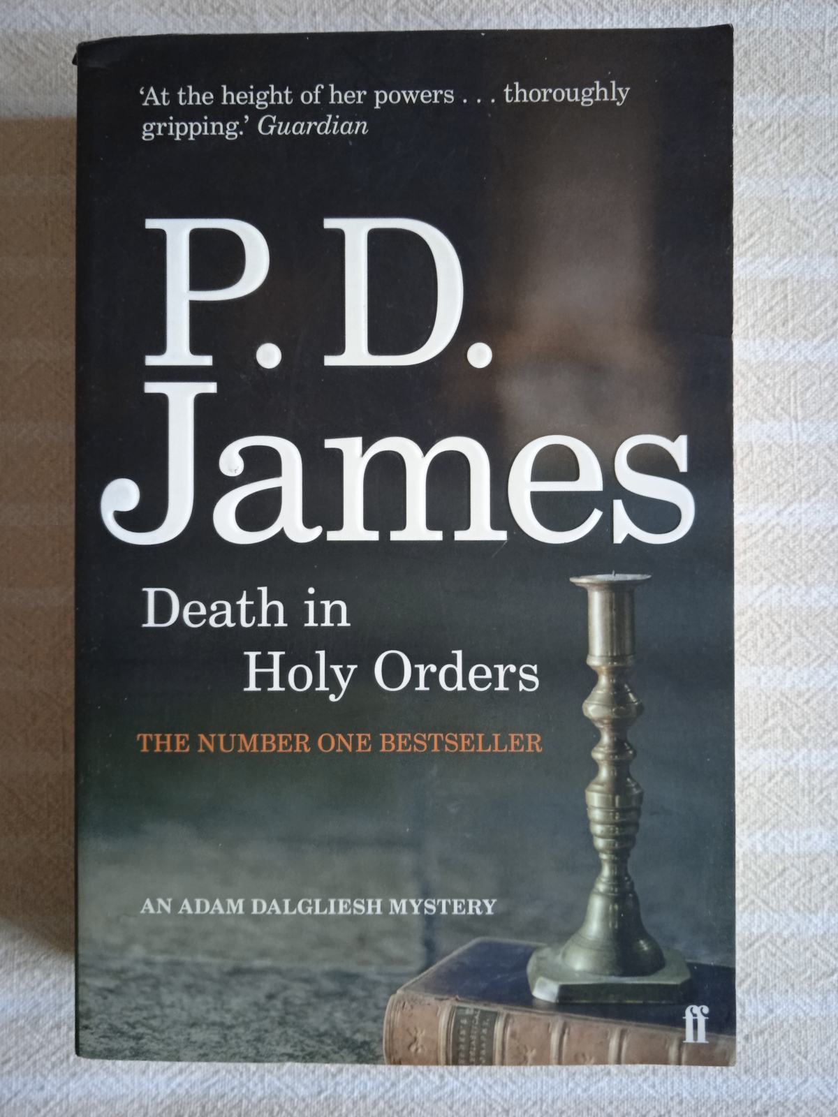 P.D.JAMES DEATH IN HOLY ORDERS