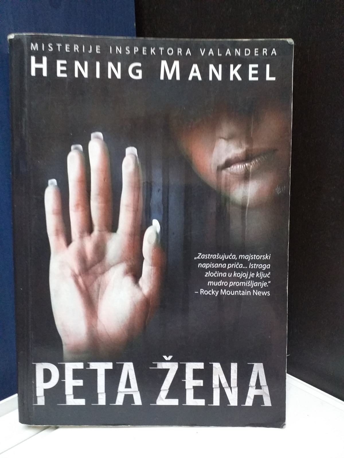 PETA ŽENA - Hening Mankel