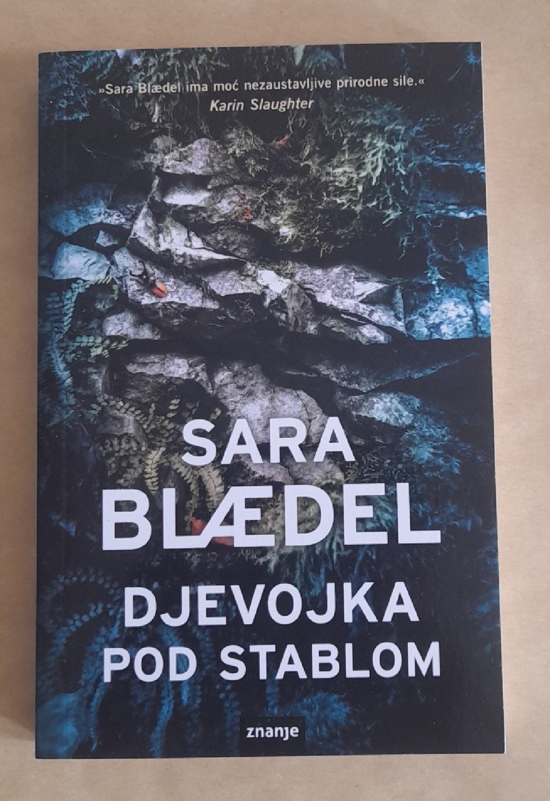 SARA BLAEDEL...DJEVOJKA POD STABLOM
