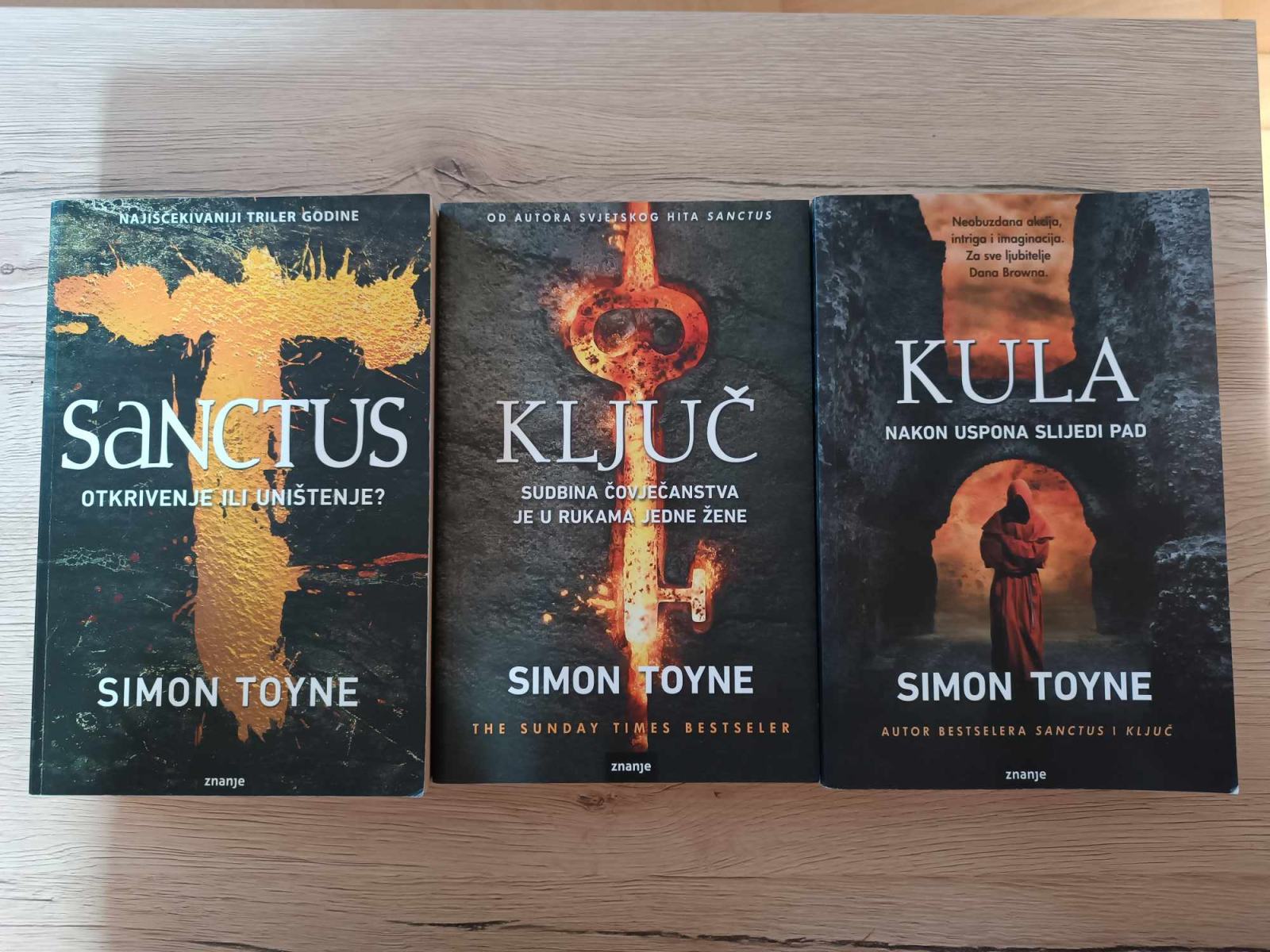 Simon Toyne - triologija Sanctus, Ključ, Kula