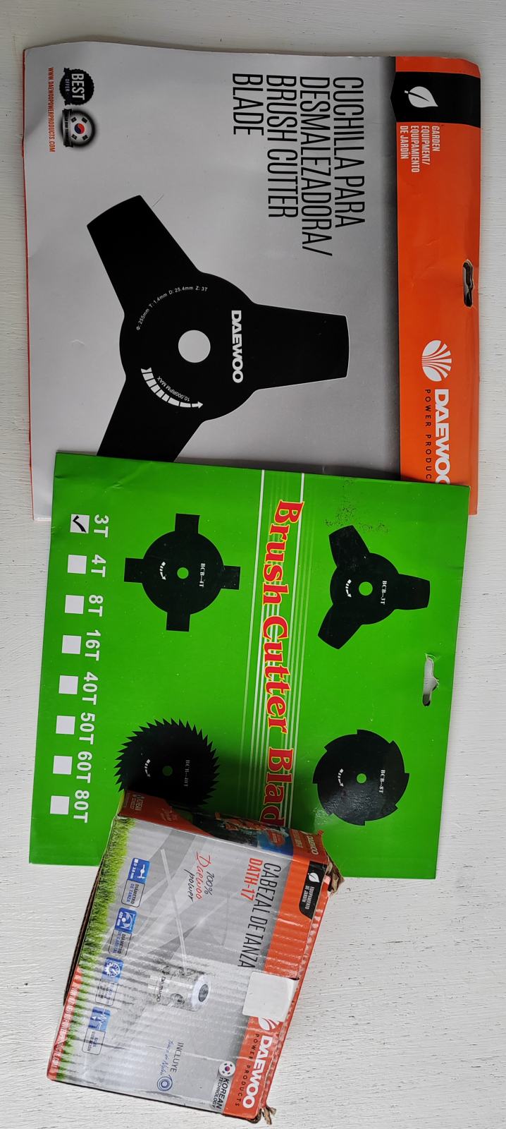 Dva noža za kosilicu i metalna glava za trimer