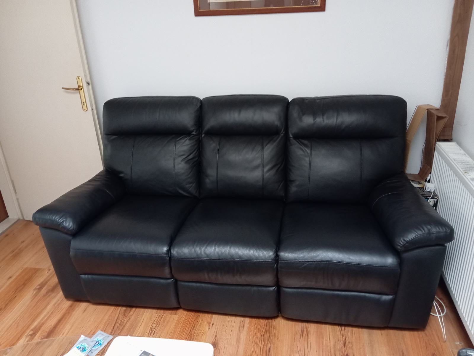 Kožni trosjed s relax funkcijom