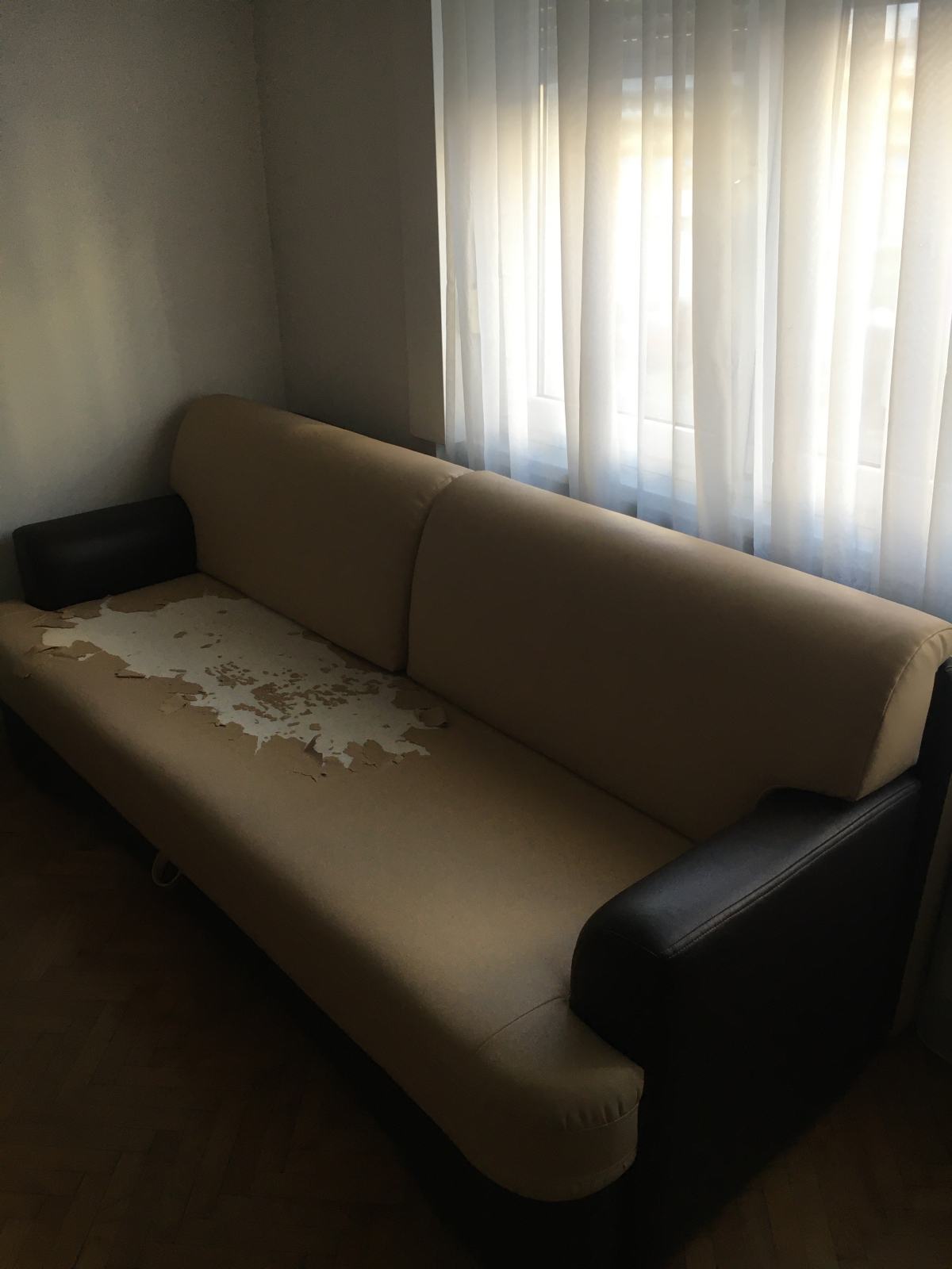 Trosjed od ekokože - HITNO POKLANJAM