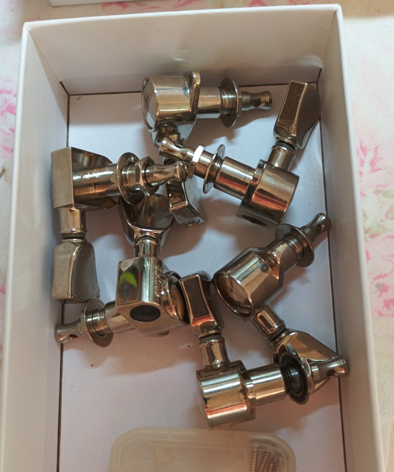 GROVER/GIBSON NICKEL 3+3 i BLACK TUNERS (mašinice)