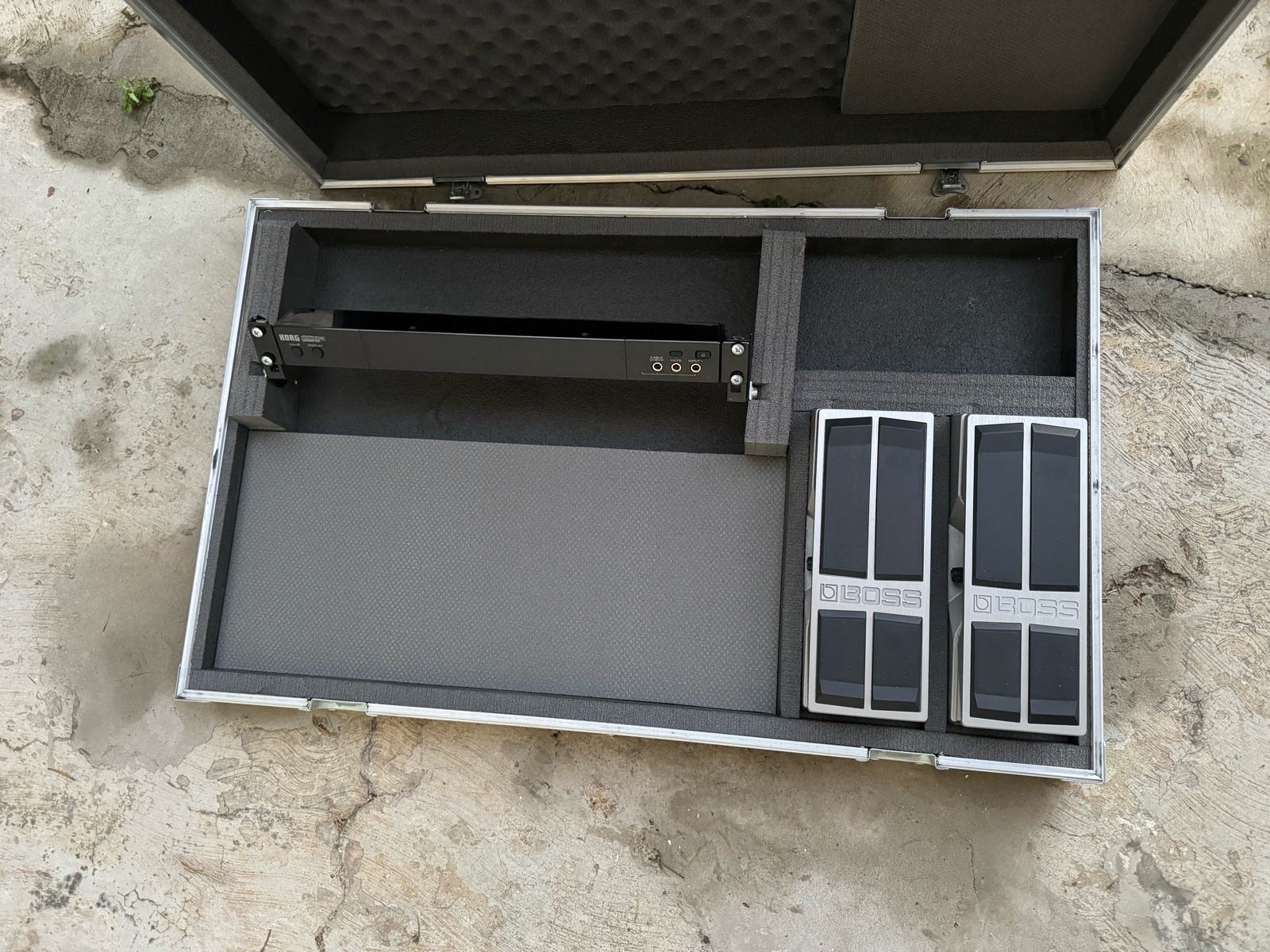 Pedalboard + rack 1U