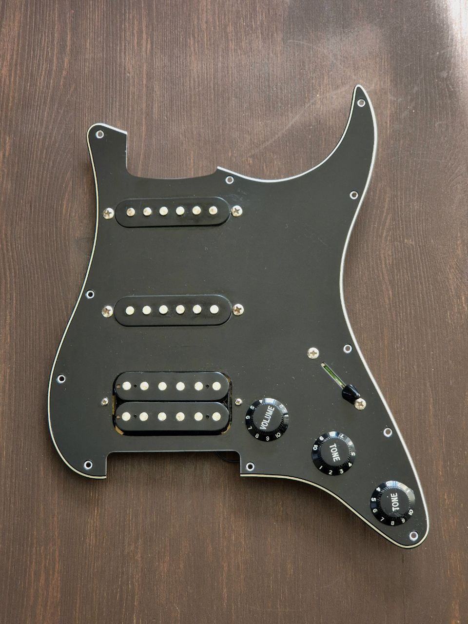 Squier FSR Affinity - pickguard, pickupovi i elektr.