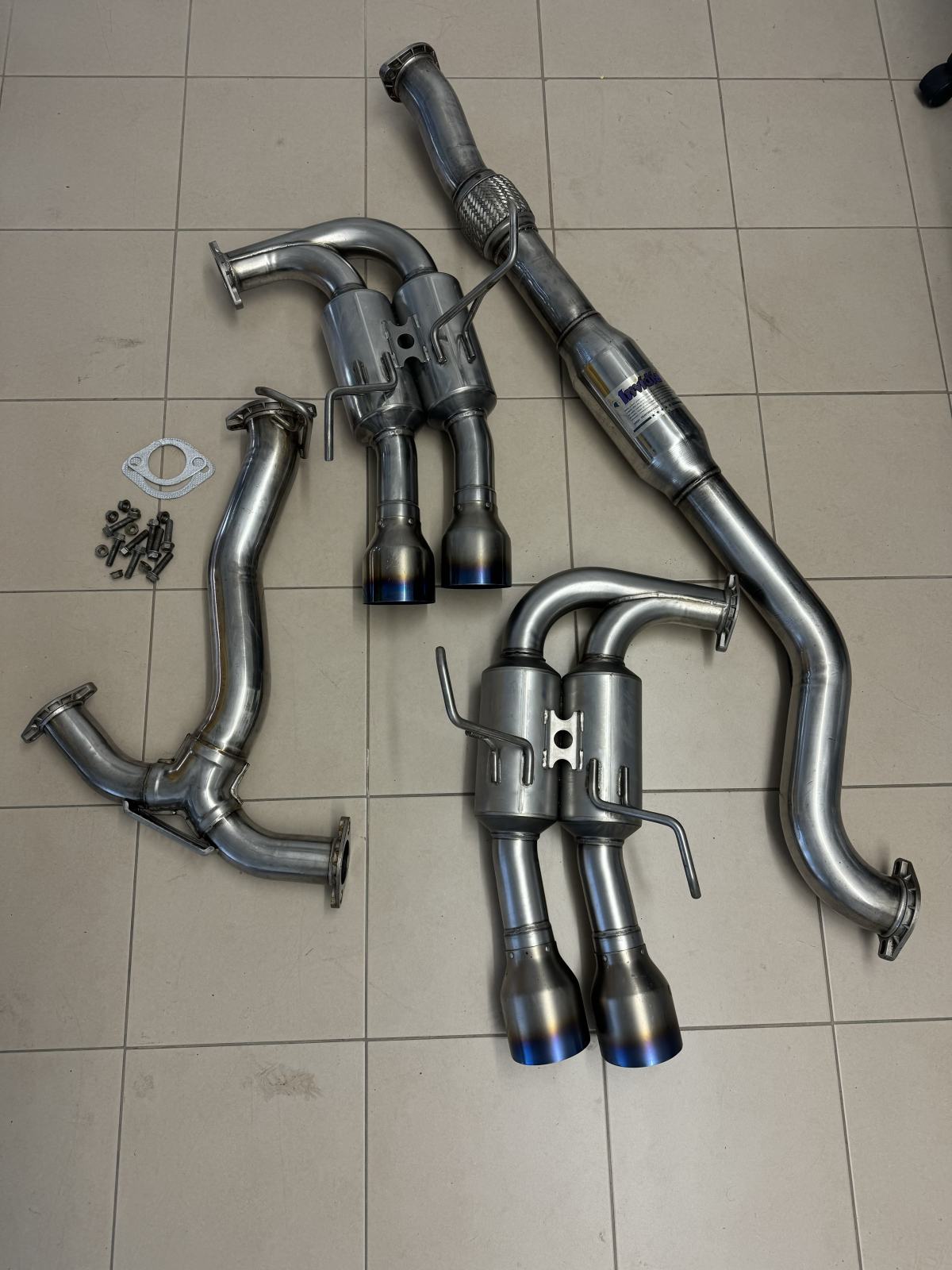 INVIDIA R400 ispušni sistem 3 za Subaru WRX Sti 2014+